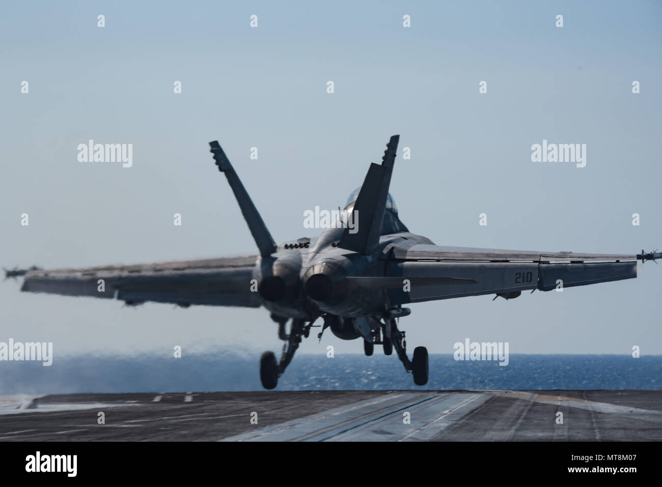 F a 18f super hornet f414 jet engine hi-res stock photography and ...