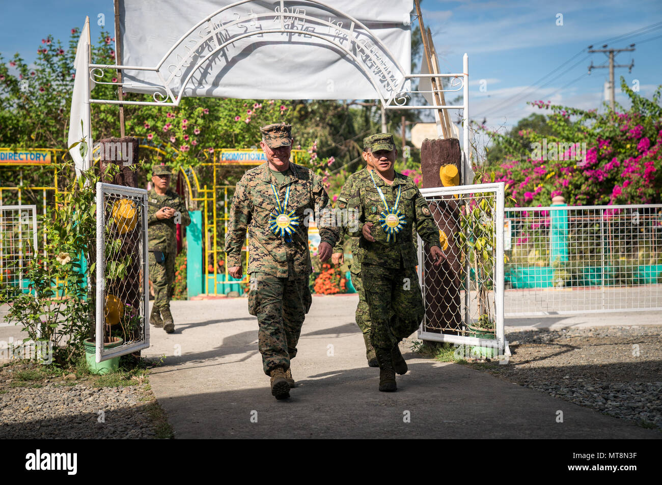 Philippine army commanding general lt hi-res stock photography and ...