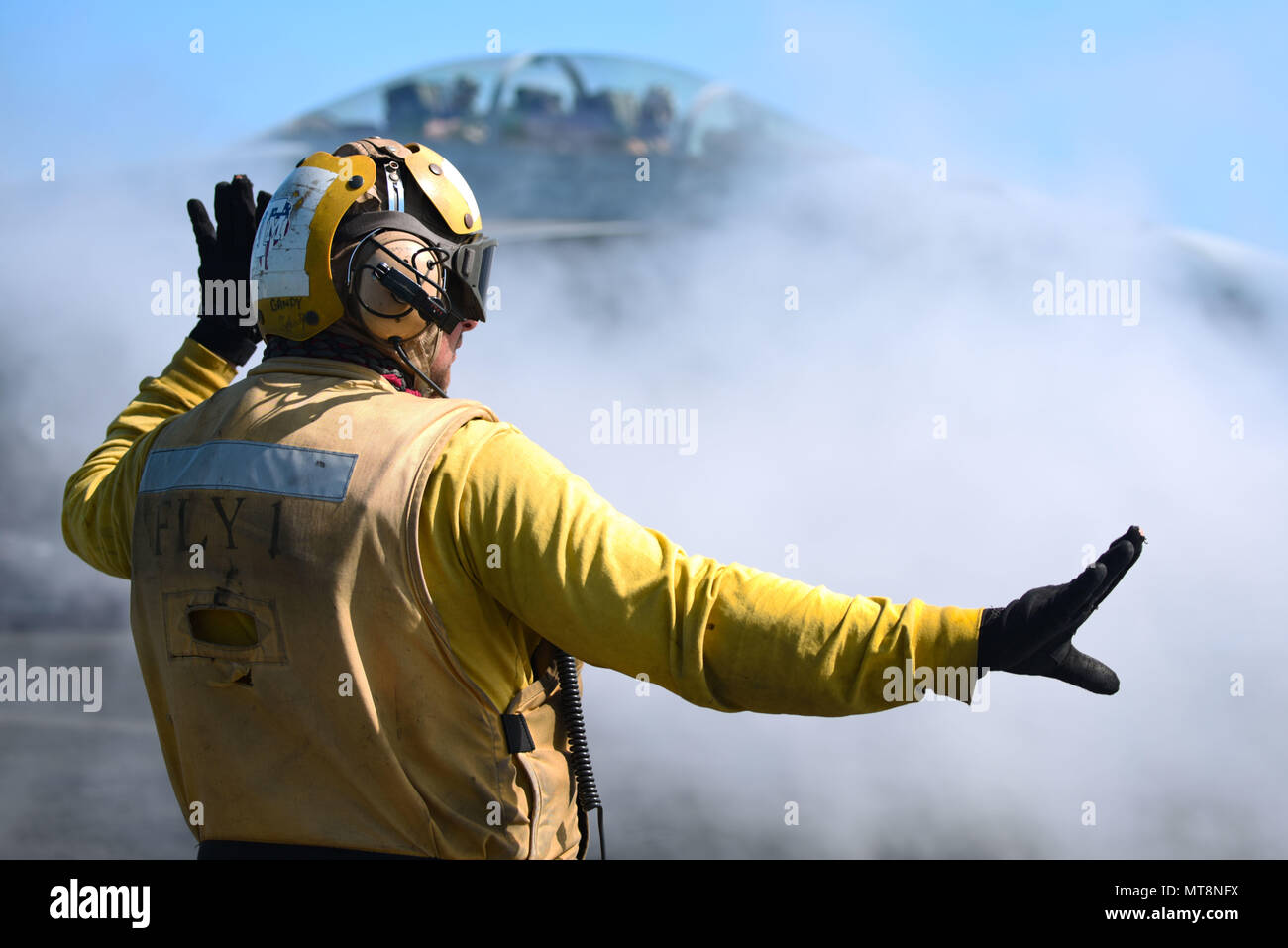 Isis fighter pose hi-res stock photography and images - Alamy