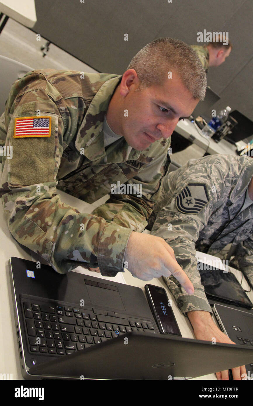 Computer analysis response team hi-res stock photography and images - Alamy