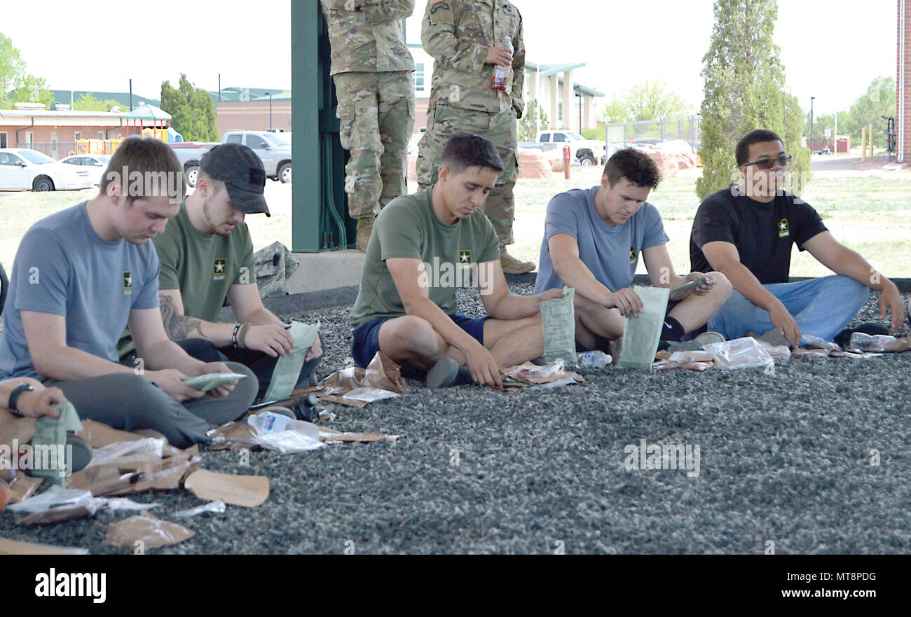 FORT CARSON, Colo. — Future Soldiers break for lunch and learn how to ...