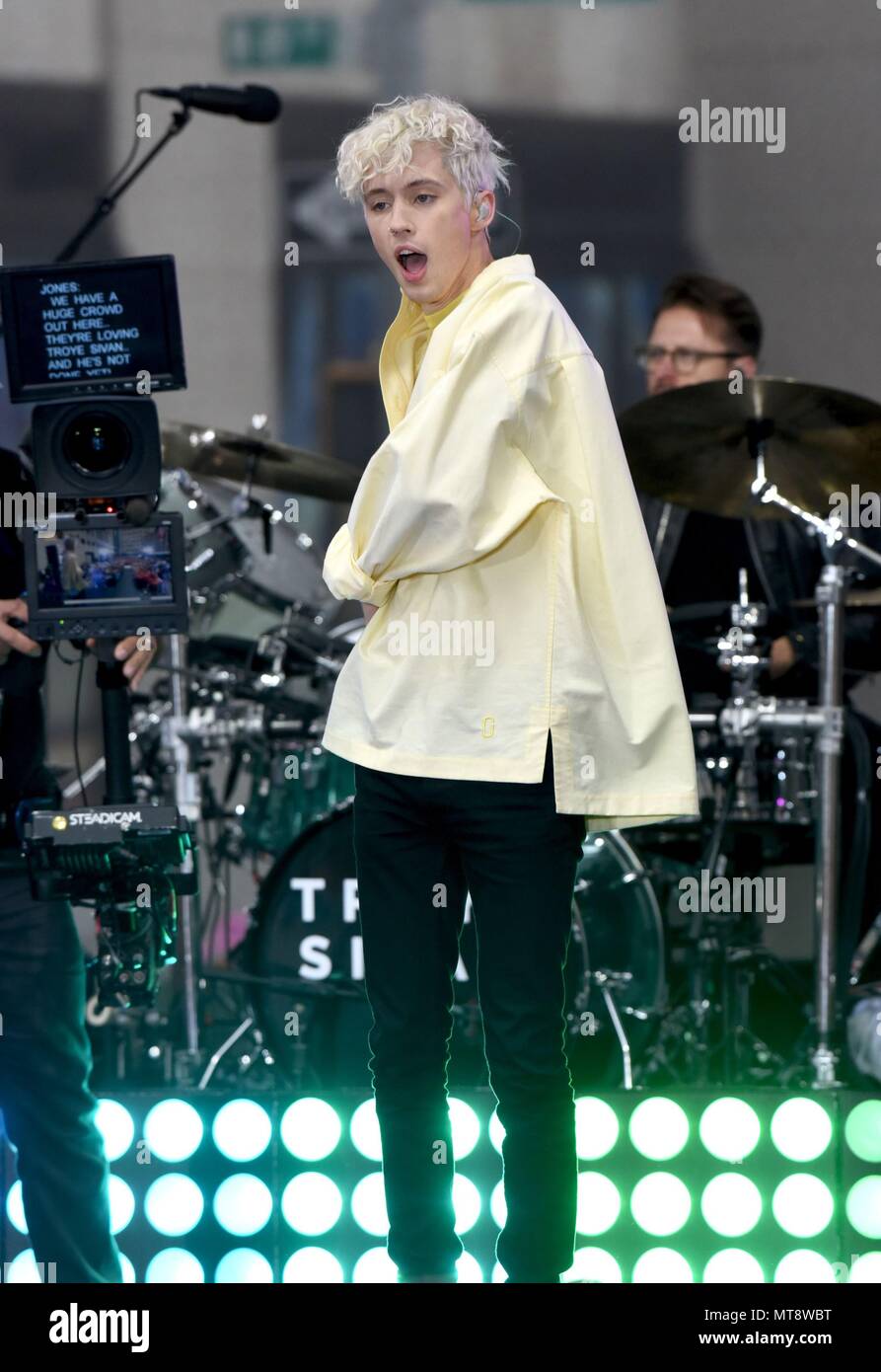 Troye sivan in concert on the nbc today show hi-res stock photography ...