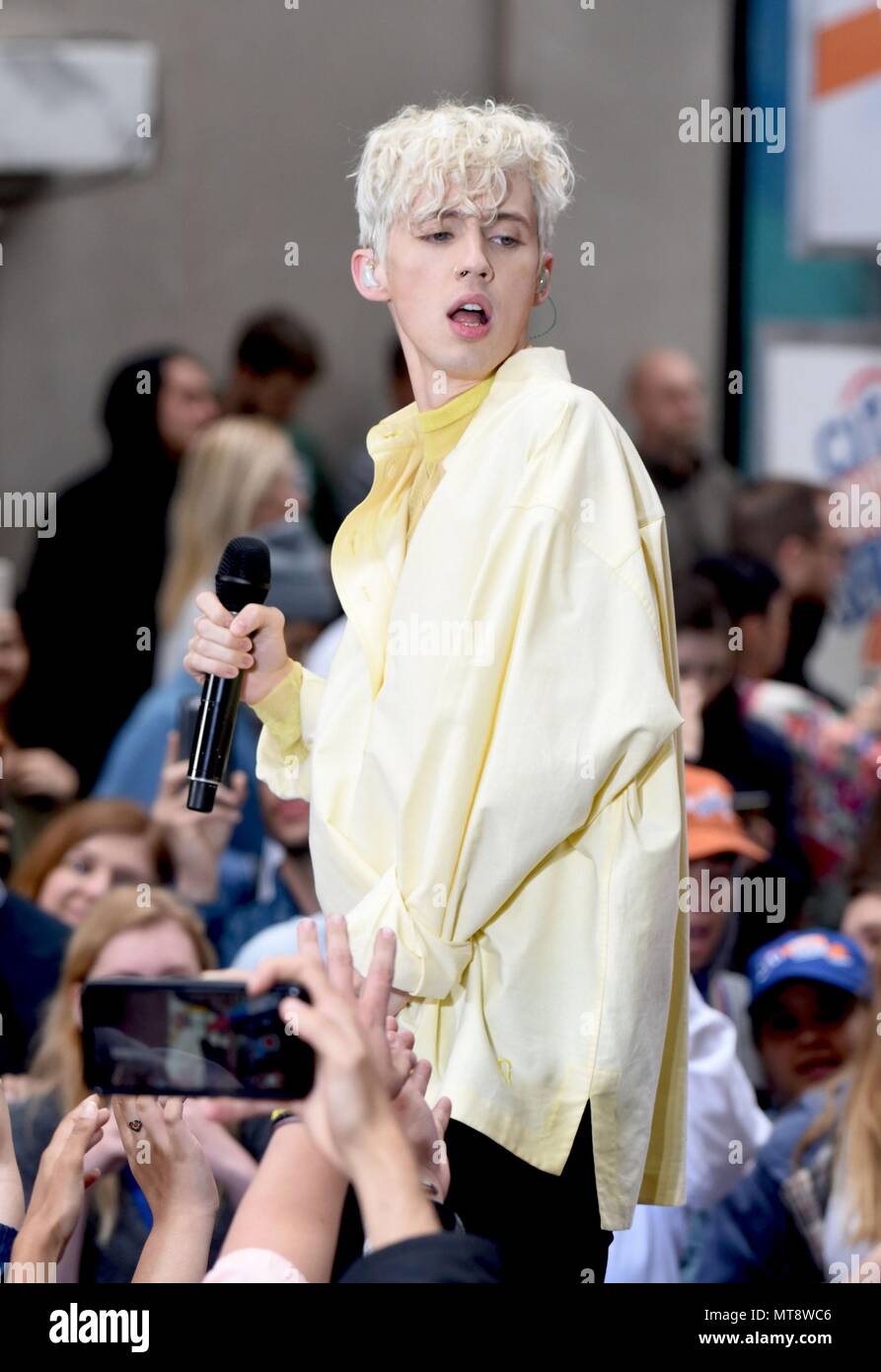 Troye sivan in concert on the nbc today show hi-res stock photography ...