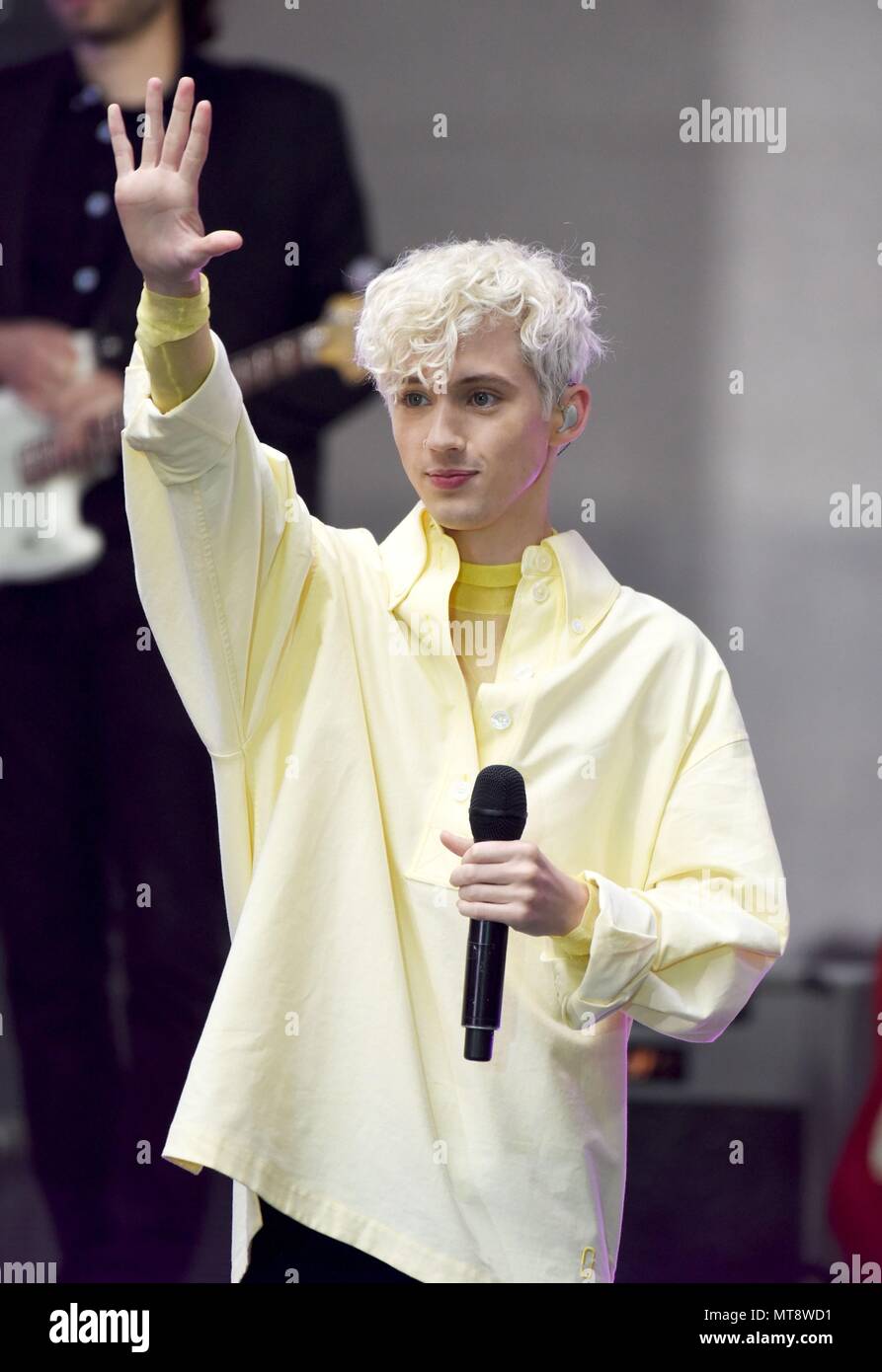 Troye sivan in concert on the nbc today show hi-res stock photography ...