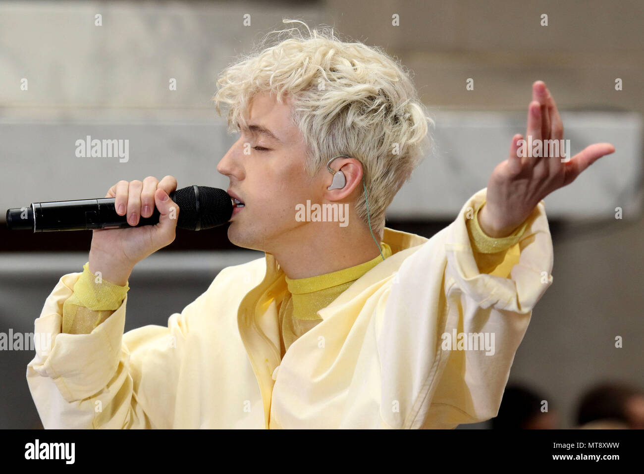 Troye sivan hi-res stock photography and images - Alamy