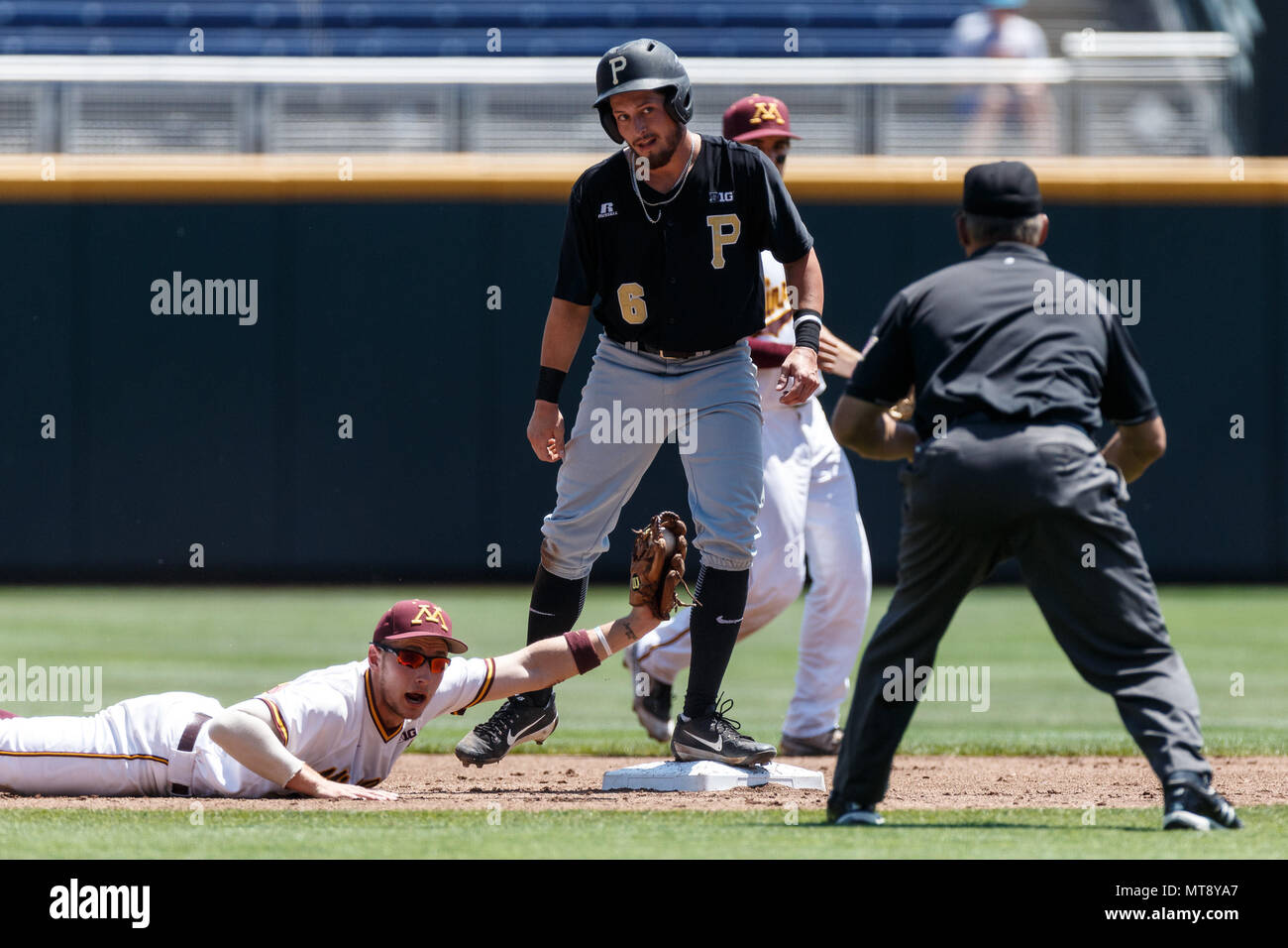 Luke perry during hi-res stock photography and images - Alamy