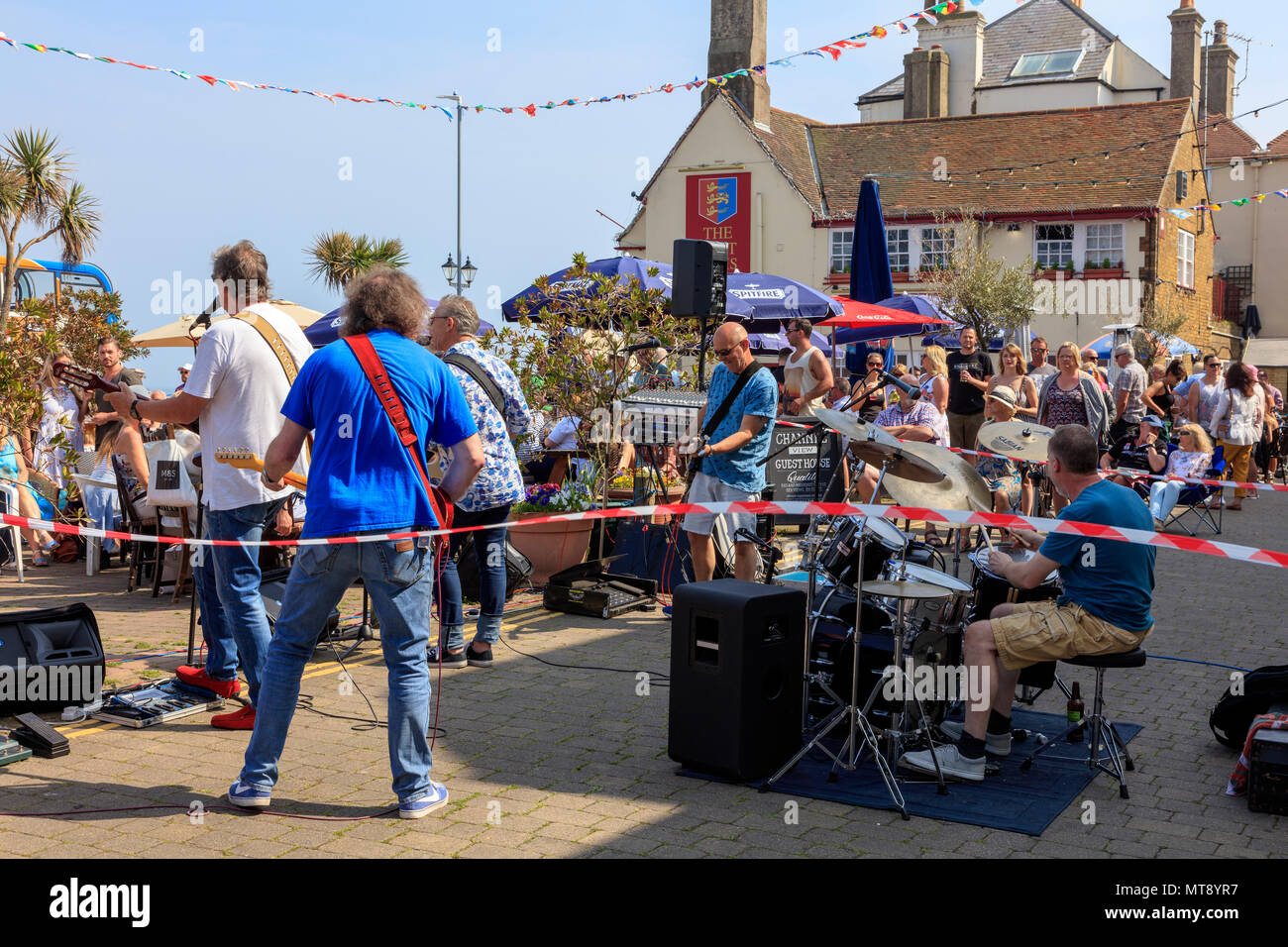 Deal, Kent, UK. 28th May, 2018. UK Weather . A hot Spring Bank Holiday ...