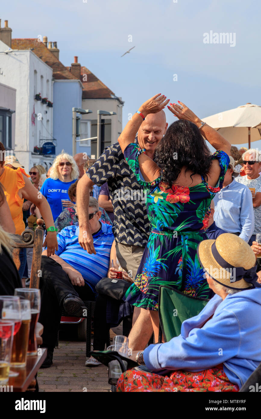 Deal, Kent, UK. 28th May, 2018. UK Weather . A hot Spring Bank Holiday ...