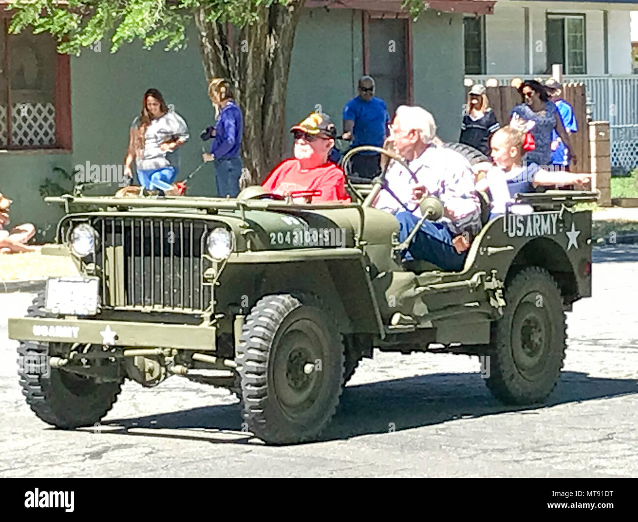 Veterans parade on National Memorial Day to remember service members ...
