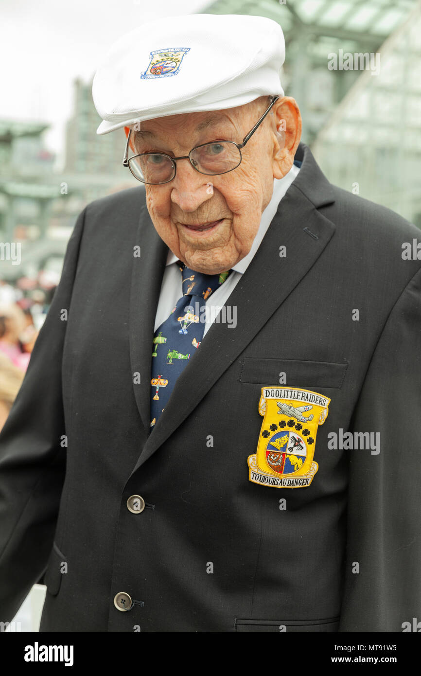 New York, NY - May 28, 2018: Lieutenant Colonel Richard Cole102 year ...