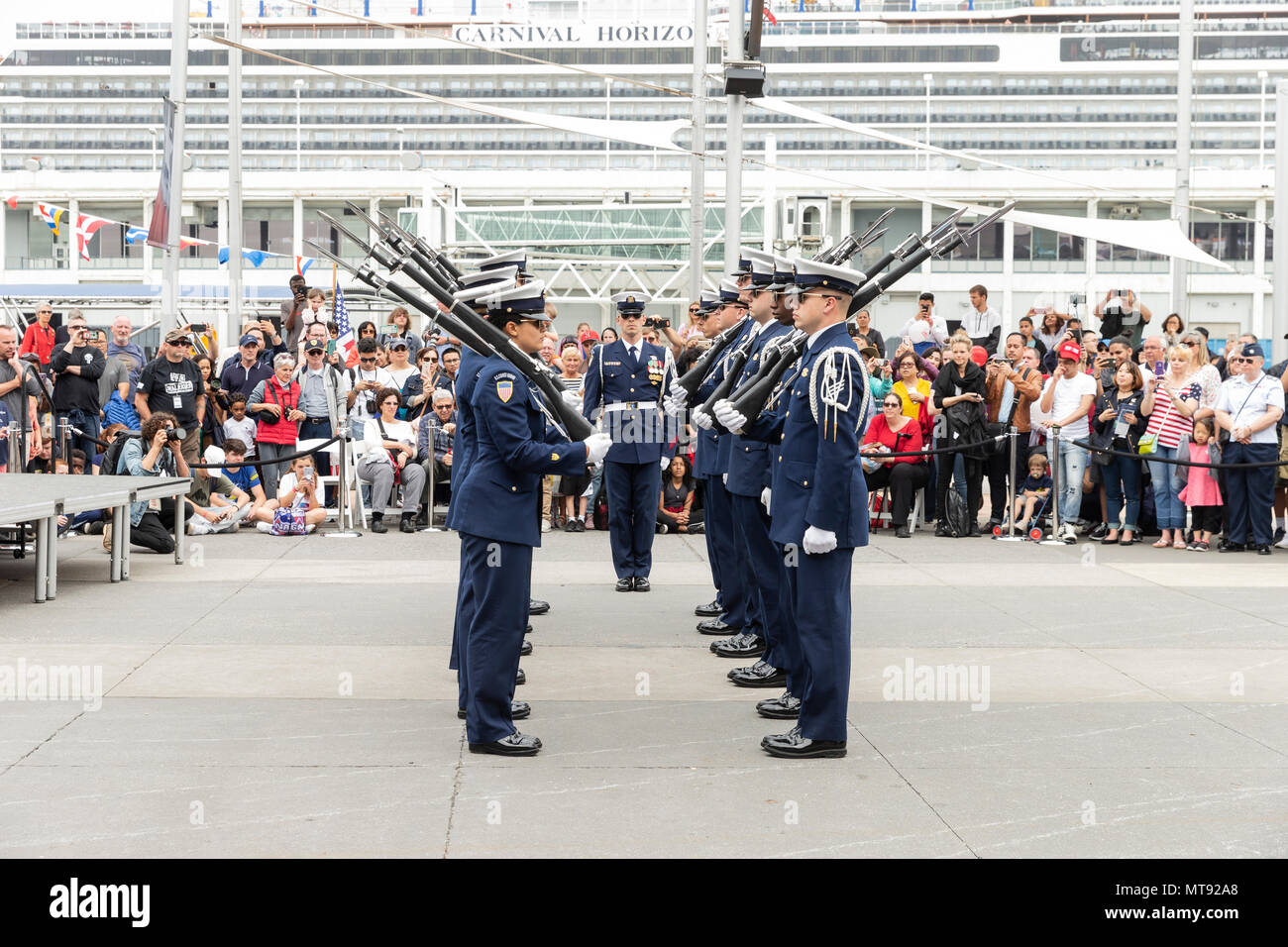 Us coast guard honor guard hi-res stock photography and images - Alamy
