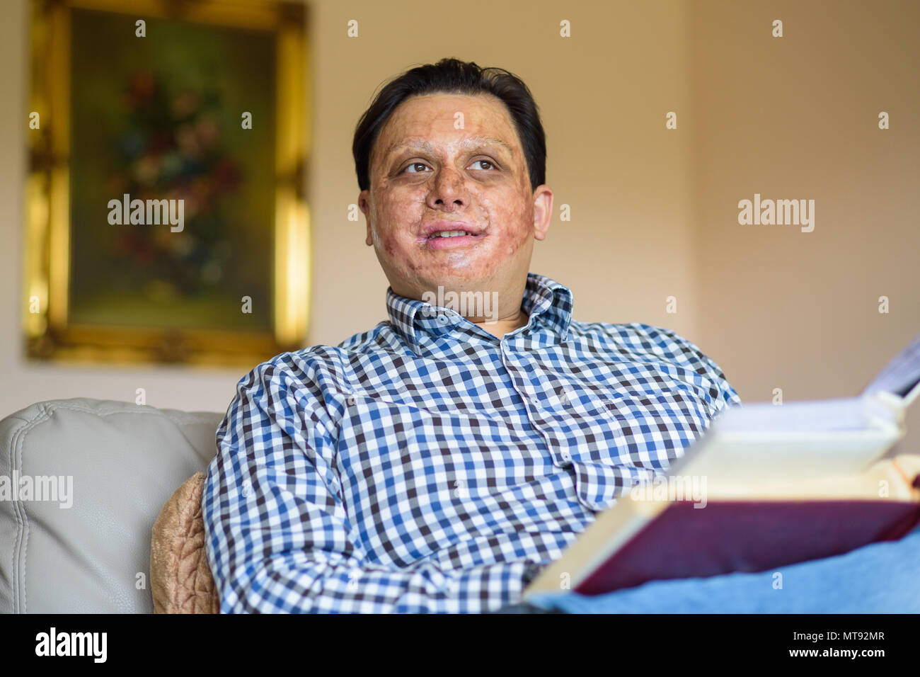 16 May 2018, Germany, Losheim: Marc-David Jung sits in his living room ...