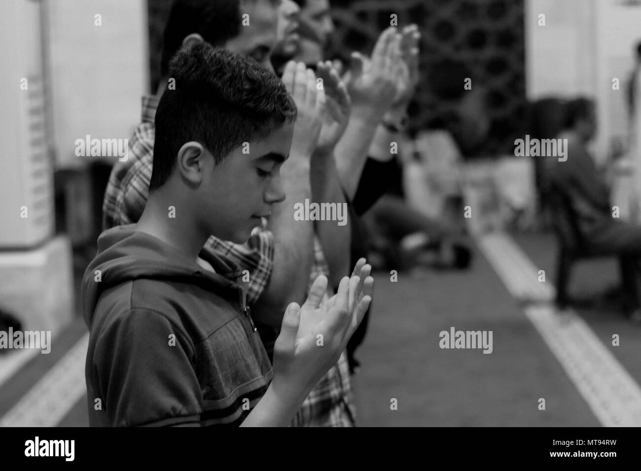 May 22, 2018 - Palestinian Muslims perform the Tarawih prayers on the ...