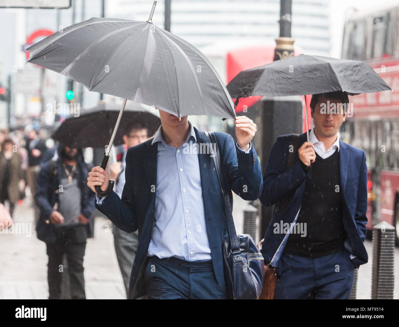 London UK. 29th May 2018. Commuters returning to work after the hot ...