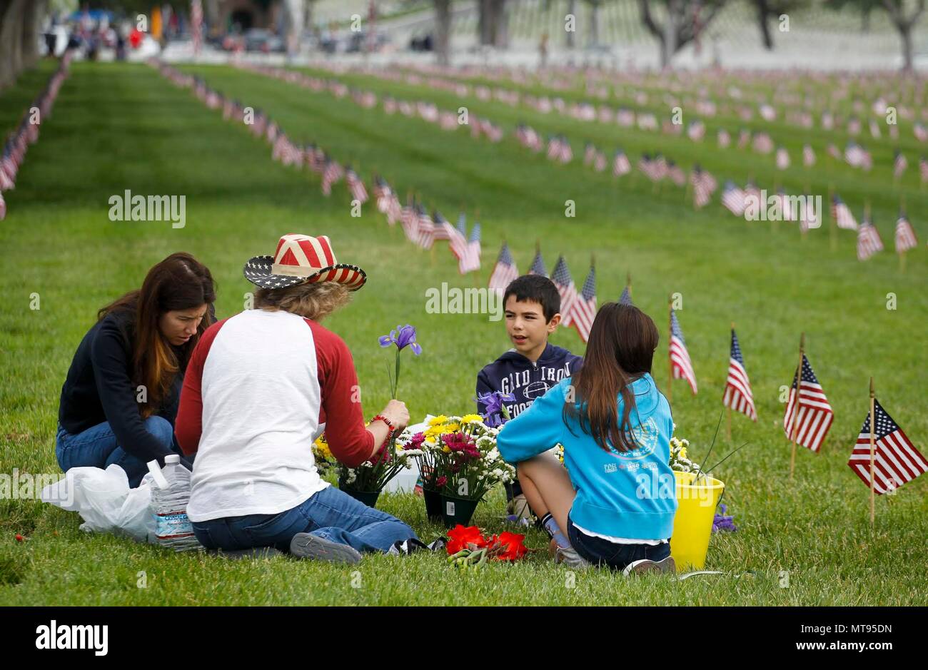 Los Angeles, USA. 28th May, 2018. People prepare flowers during the ...