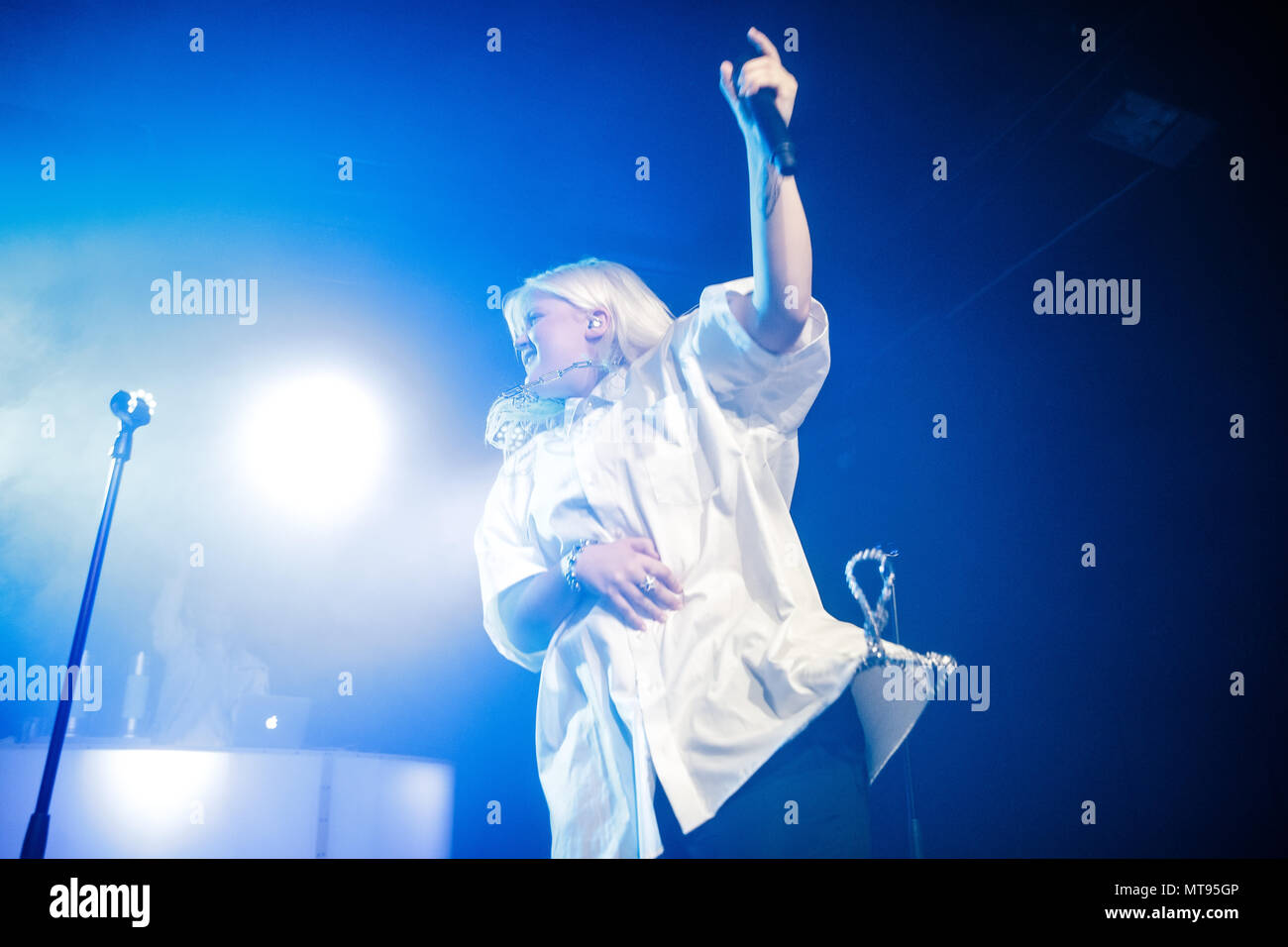 Alma gonzales hi-res stock photography and images - Alamy