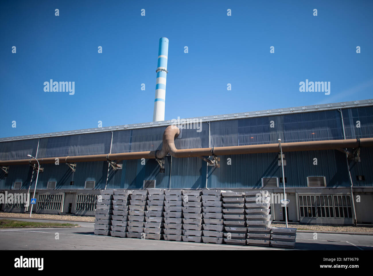 Production of aluminium at TRIMET Aluminium SE in Essen, North Rhine ...