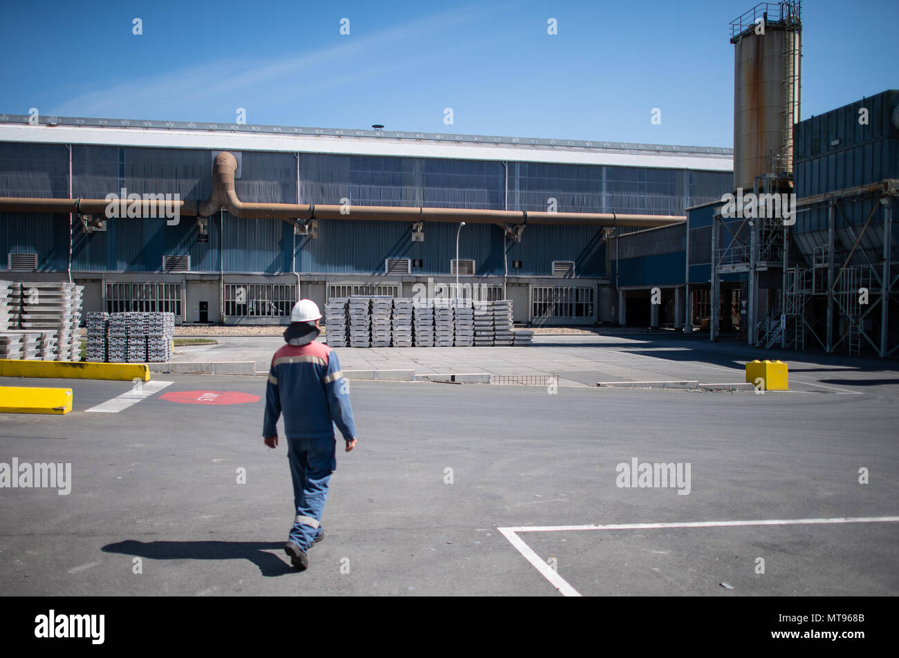 Production of aluminium at TRIMET Aluminium SE in Essen, North Rhine ...