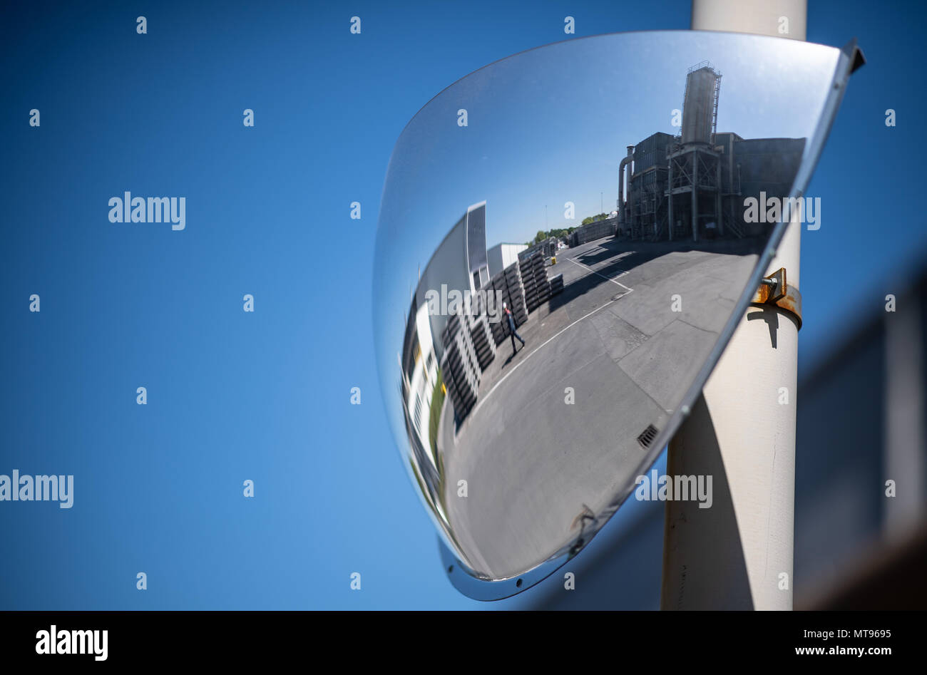 Production of aluminium at TRIMET Aluminium SE in Essen, North Rhine ...