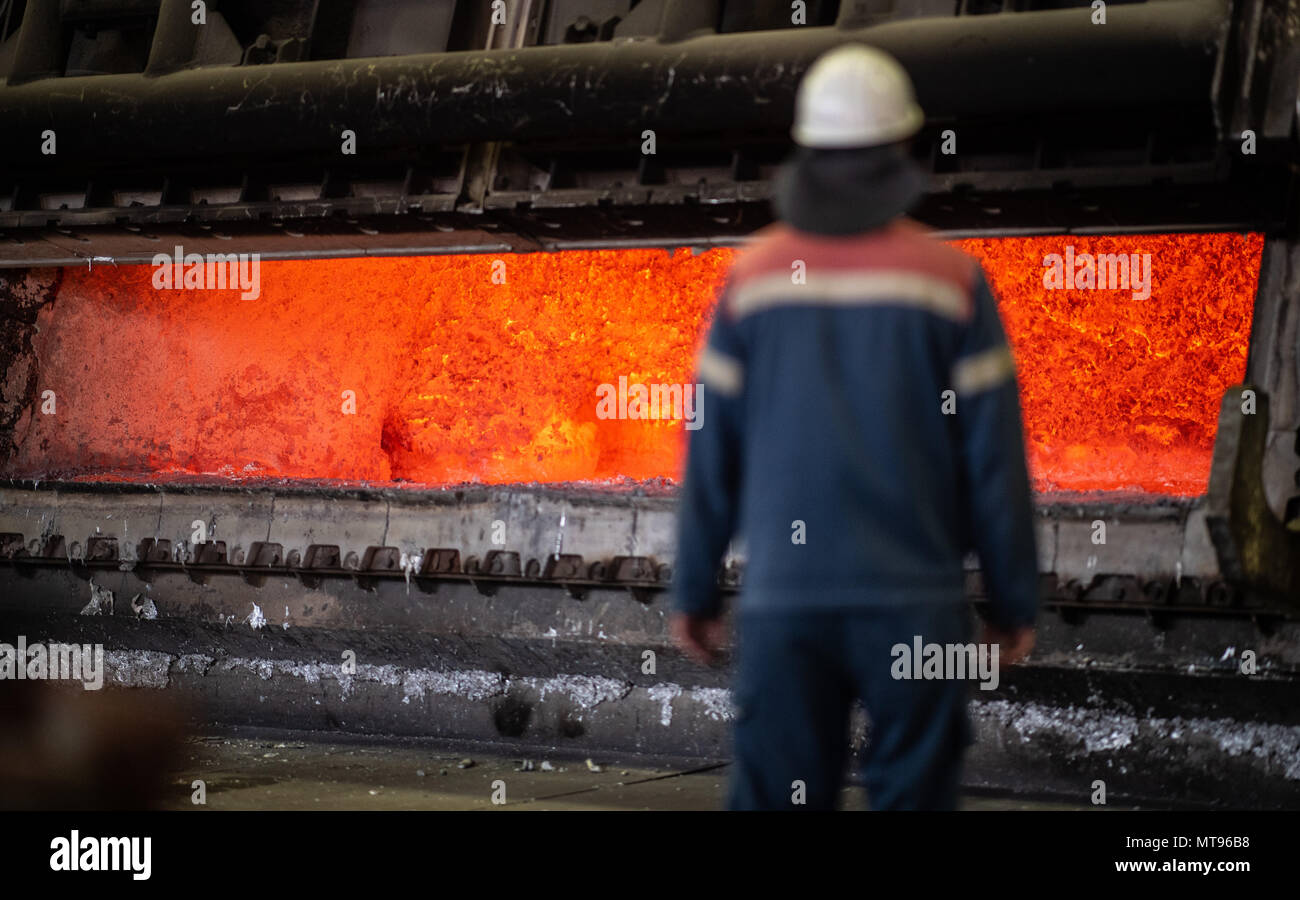 Production of aluminium at TRIMET Aluminium SE in Essen, North Rhine ...