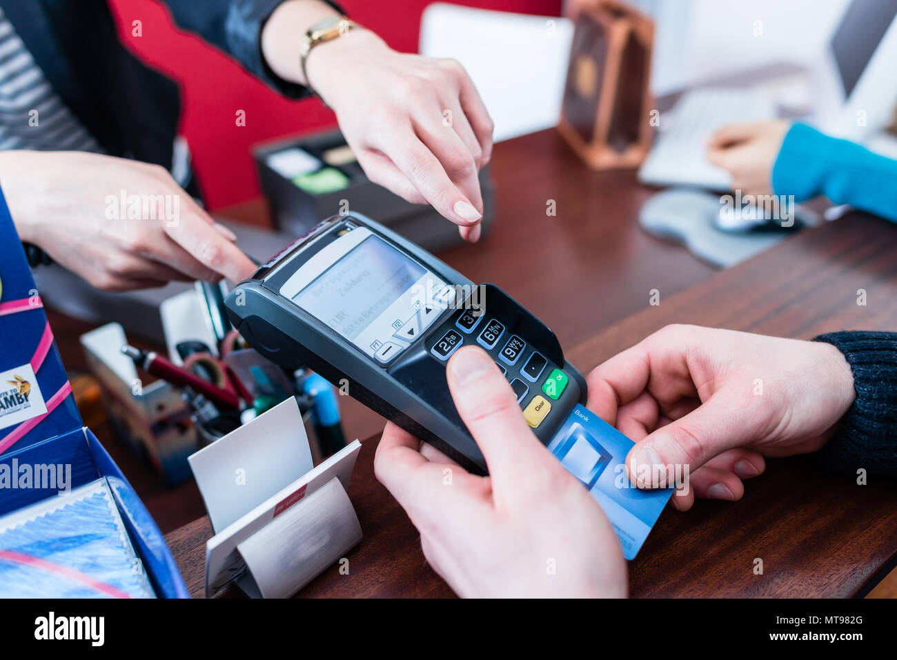 Salesperson customer hi-res stock photography and images - Alamy