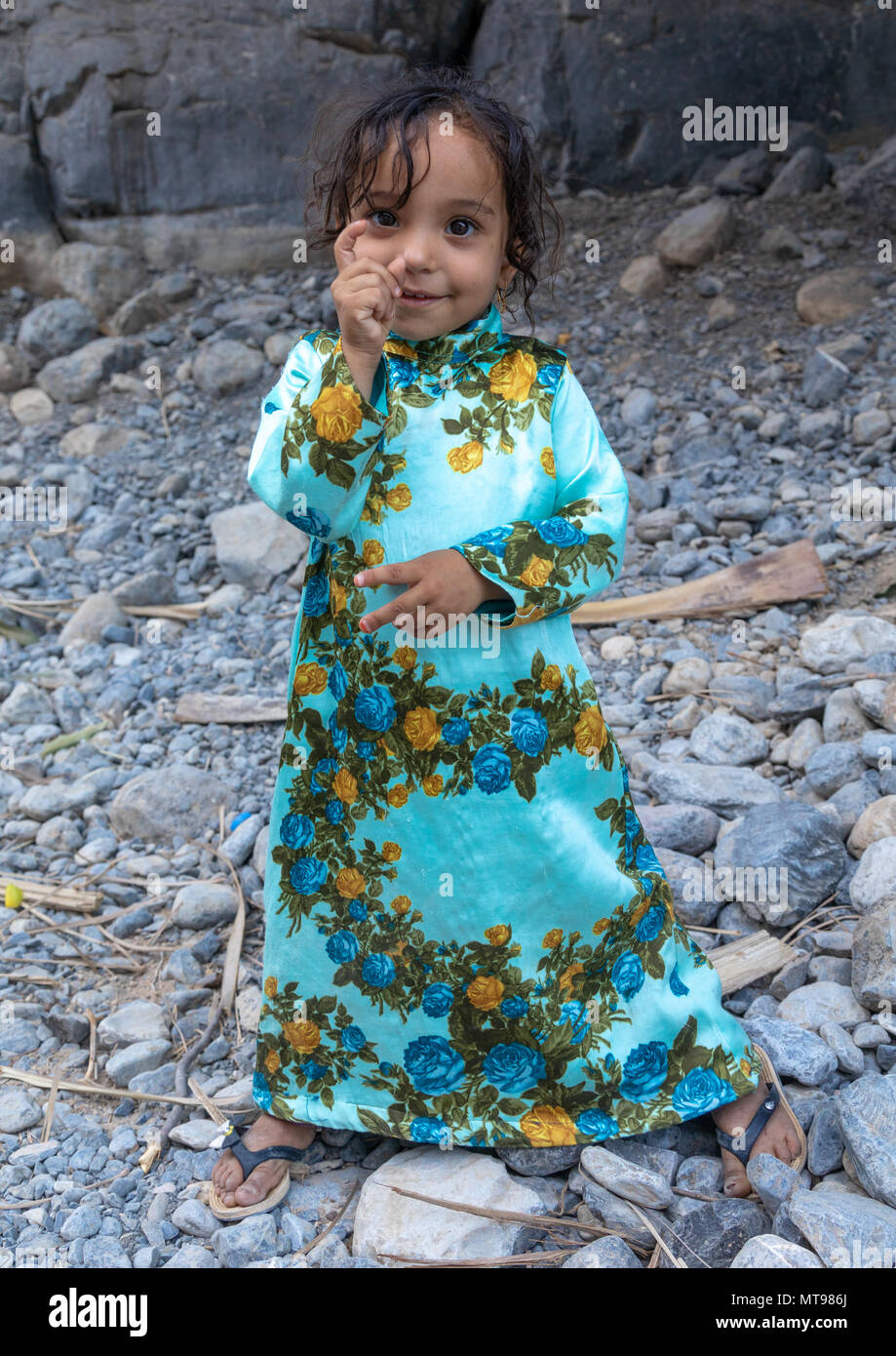 Young omani child girl in traditional clothing, Ad Dakhiliyah Region ...