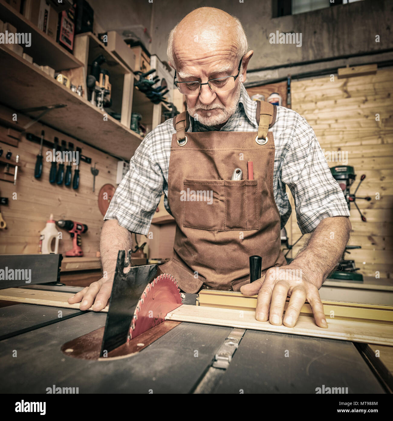 Saw bench hi-res stock photography and images - Alamy