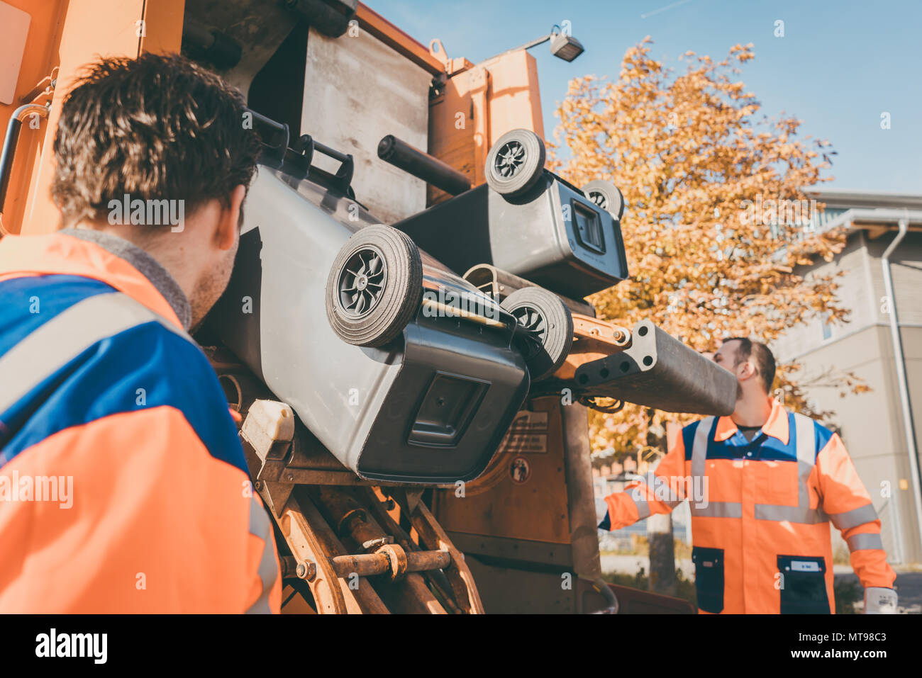 Dustbin man lorry hi-res stock photography and images - Alamy