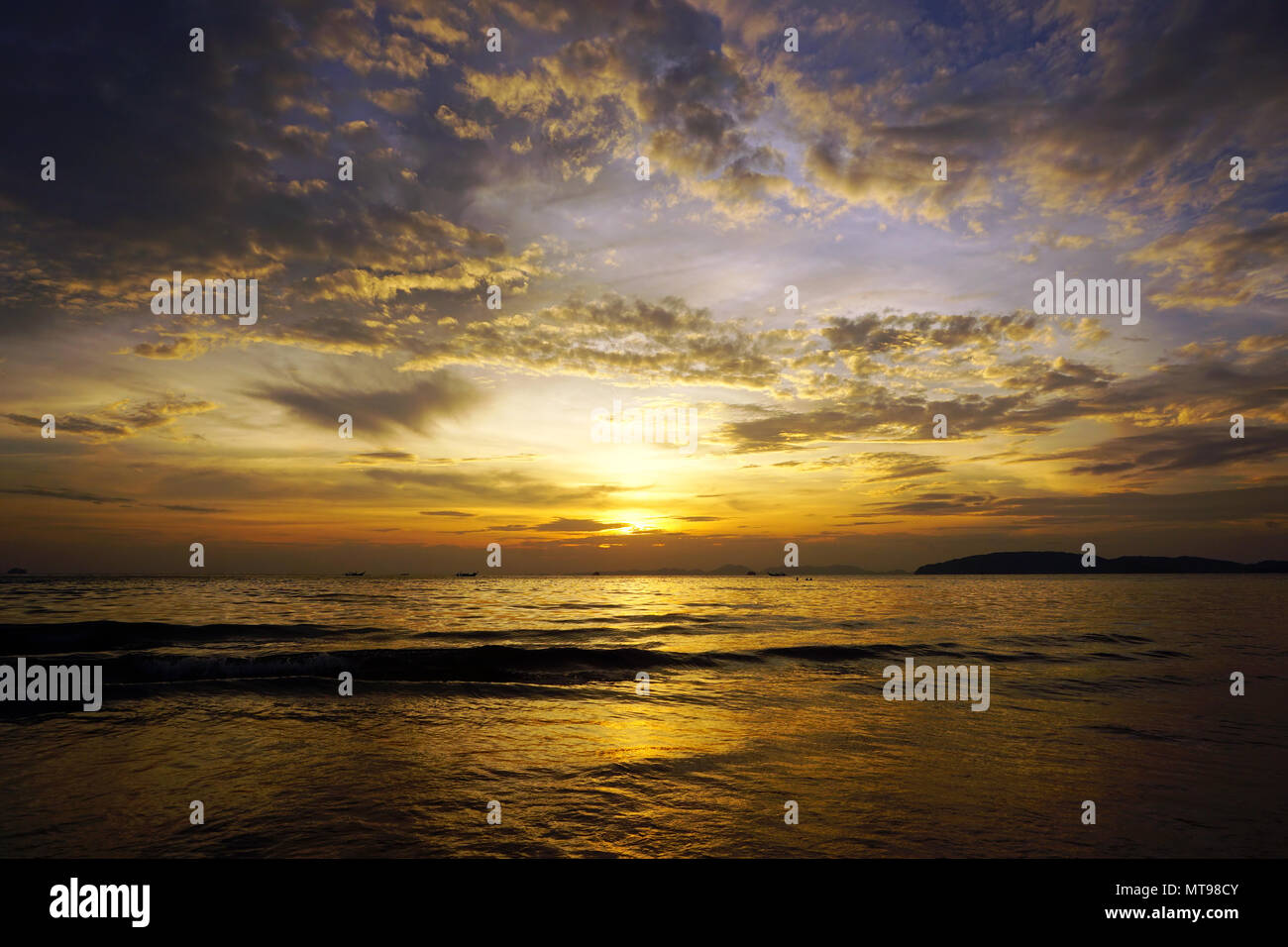 Dramatic sea hi-res stock photography and images - Alamy