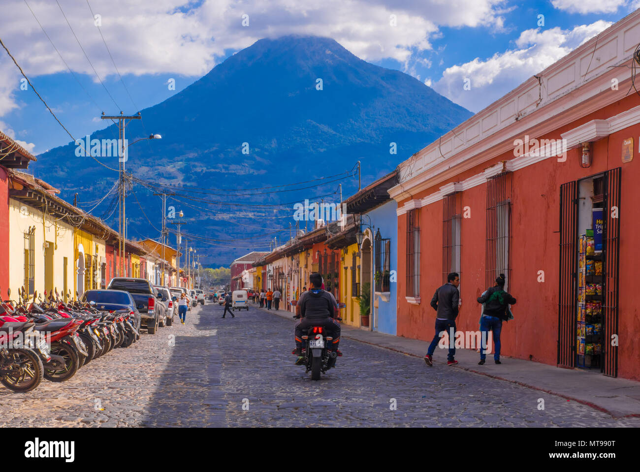 Antigua ciudad colonial de guatemala hi-res stock photography and ...