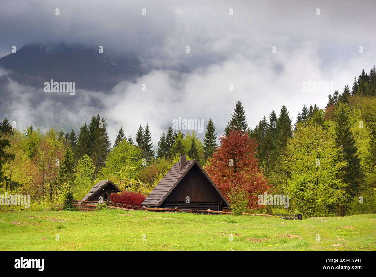Mountain valley beautiful house hi-res stock photography and images - Alamy