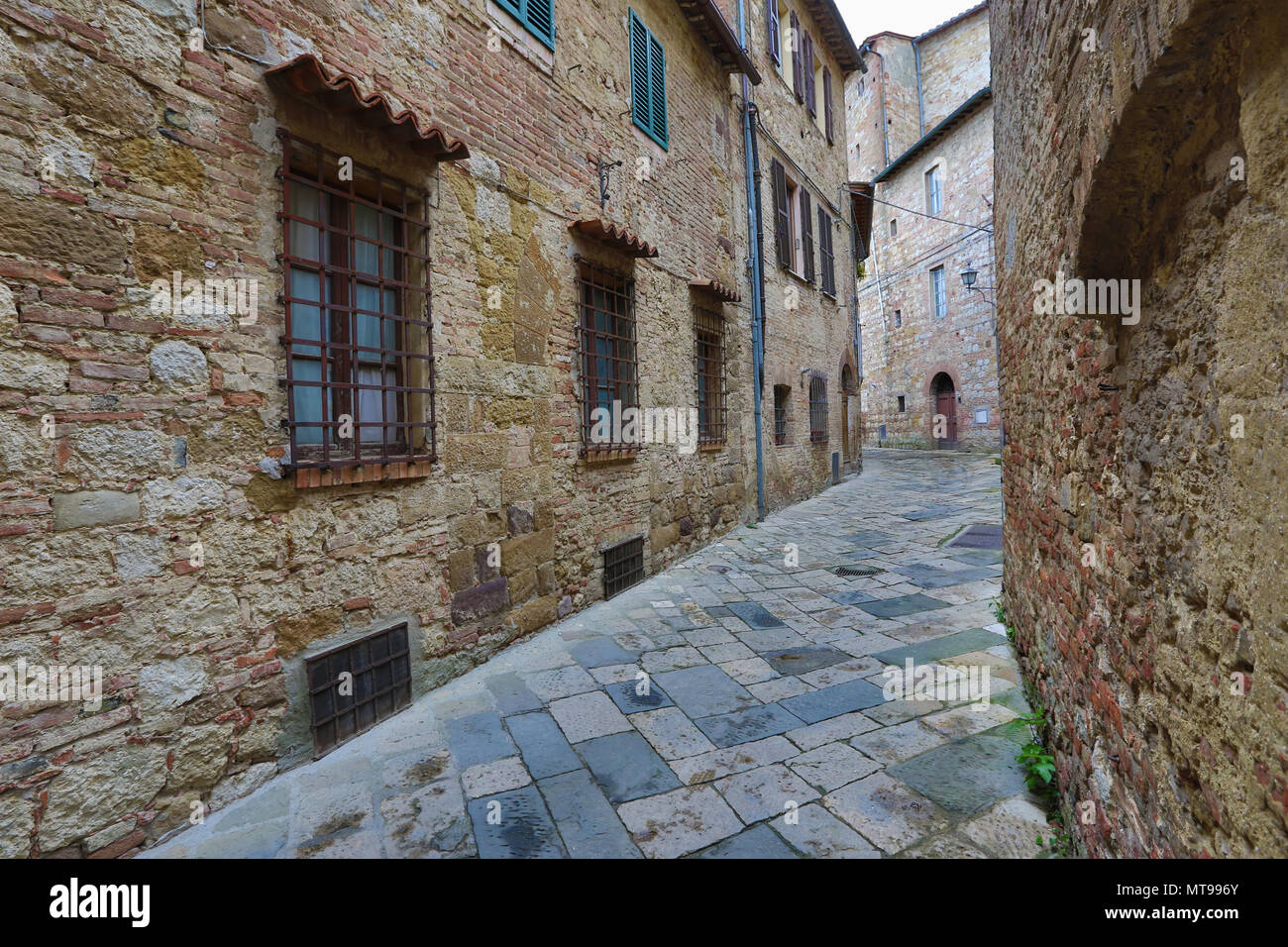 Old tuscany italian house hi-res stock photography and images - Alamy