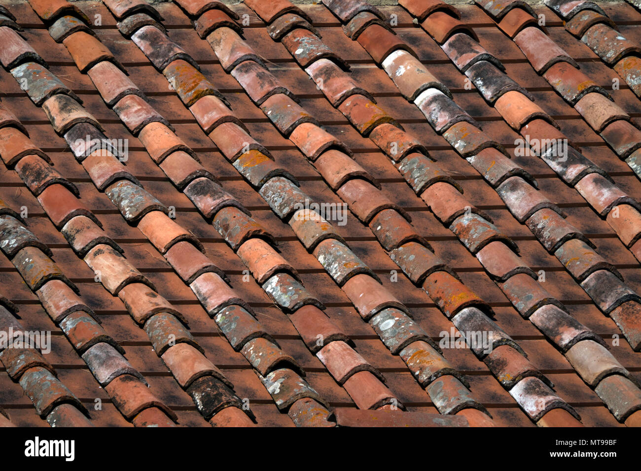 Old tiled roof background Stock Photo - Alamy