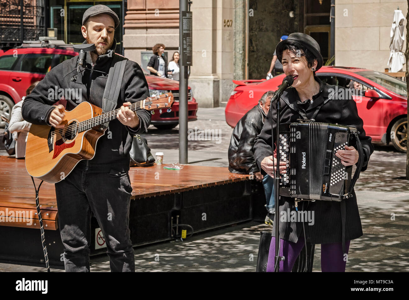 Buskers music hi-res stock photography and images - Alamy