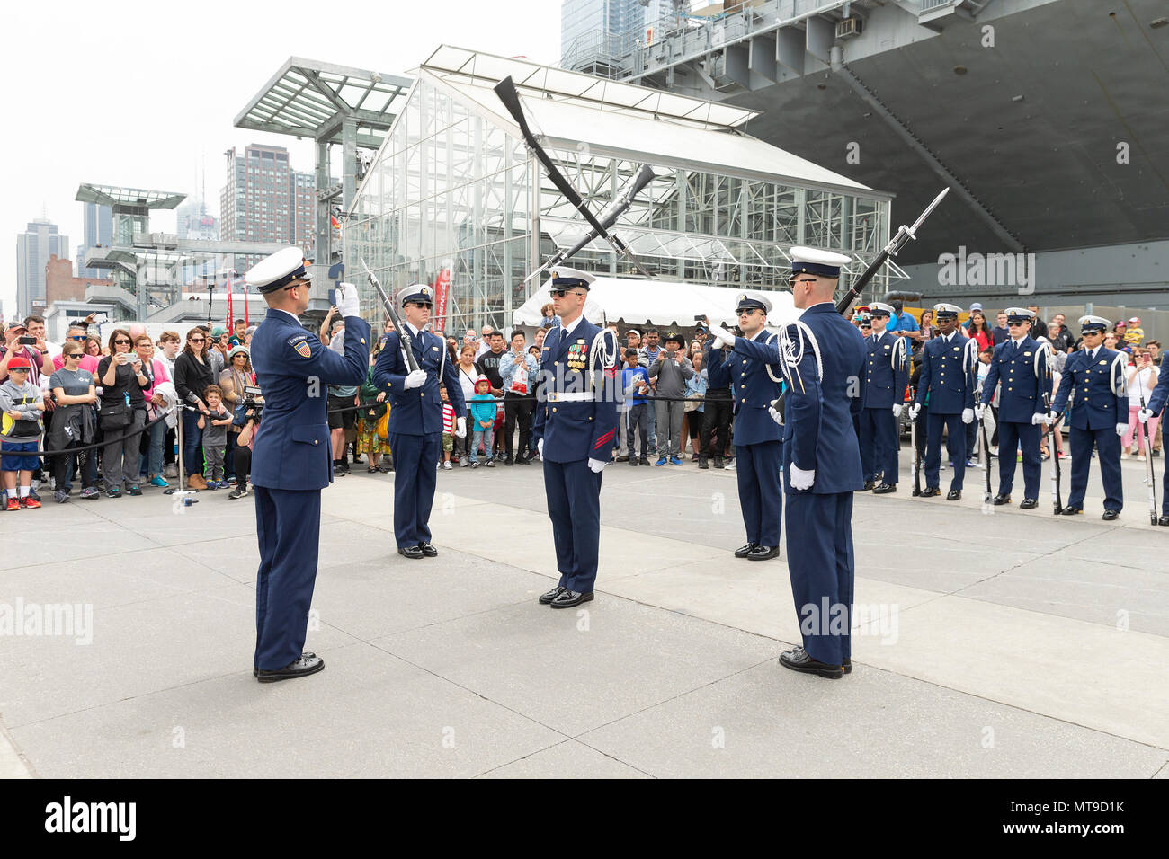 Us coast guard honor guard hi-res stock photography and images - Alamy