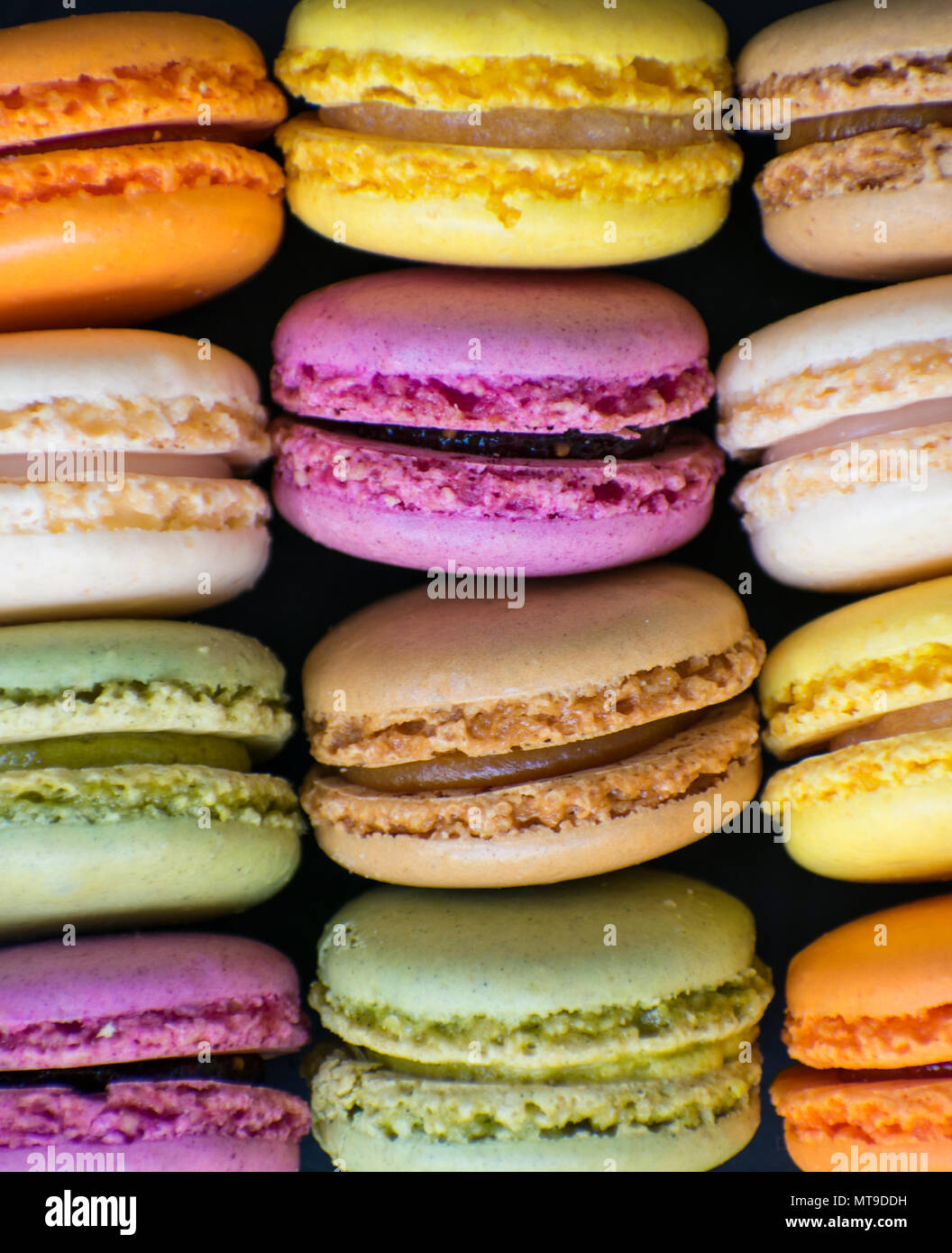 Dessert cake macaroons hi-res stock photography and images - Alamy