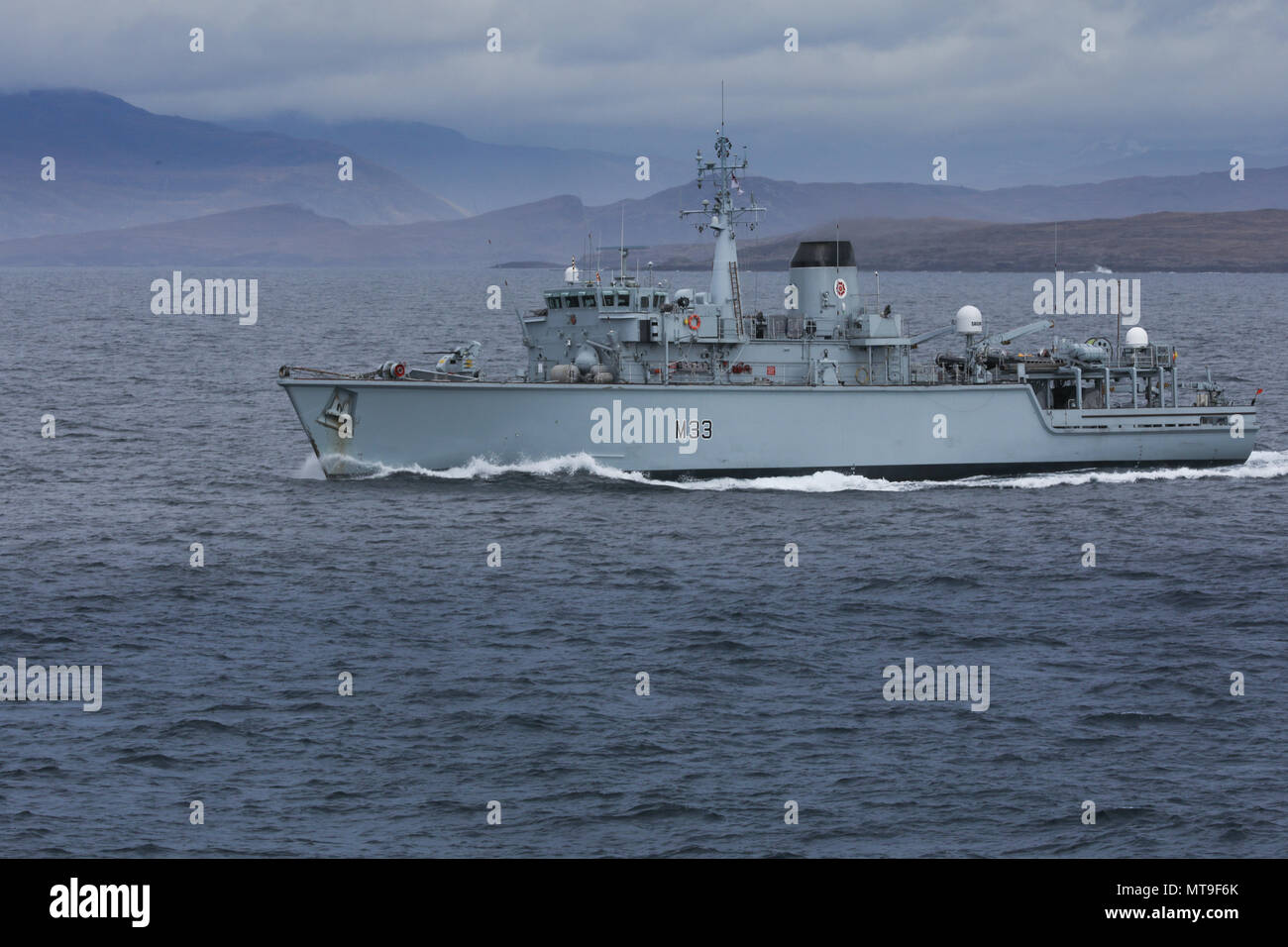 The Royal Navy Hunt class mine hunter HMS Brocklesby Stock Photo - Alamy