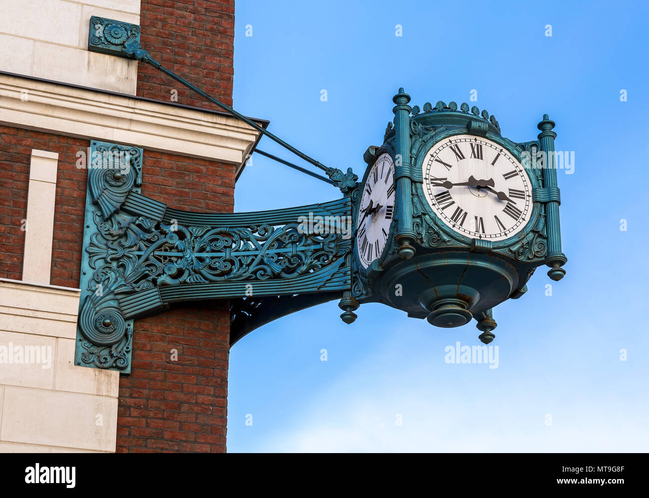 Street corner and antique clock hi-res stock photography and images - Alamy