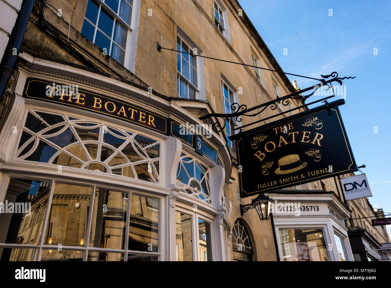 Boater pub restaurant hi-res stock photography and images - Alamy