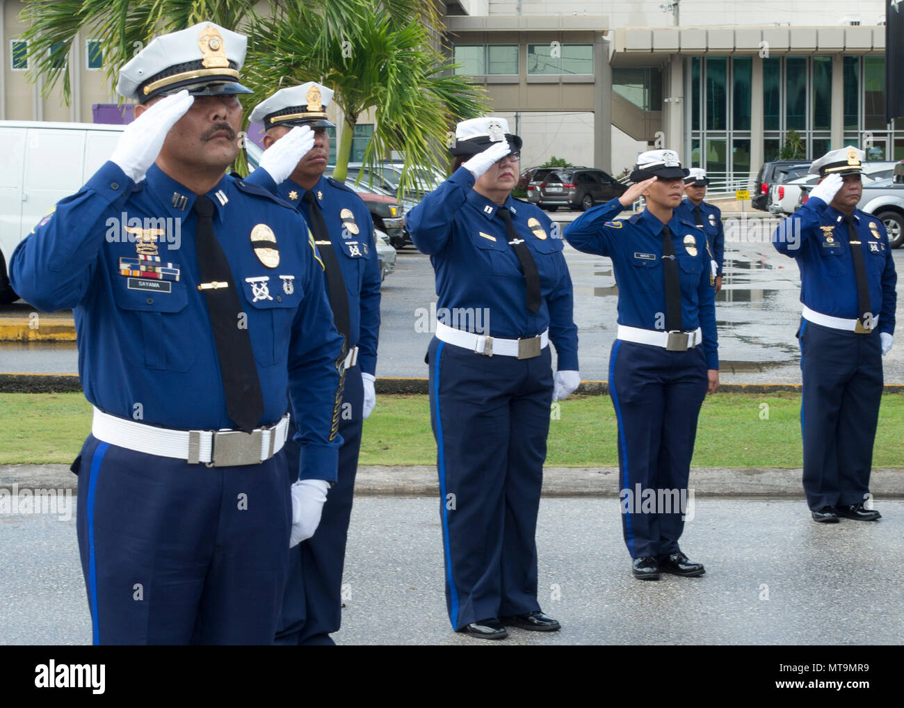 Police officers salute flag hi-res stock photography and images - Alamy