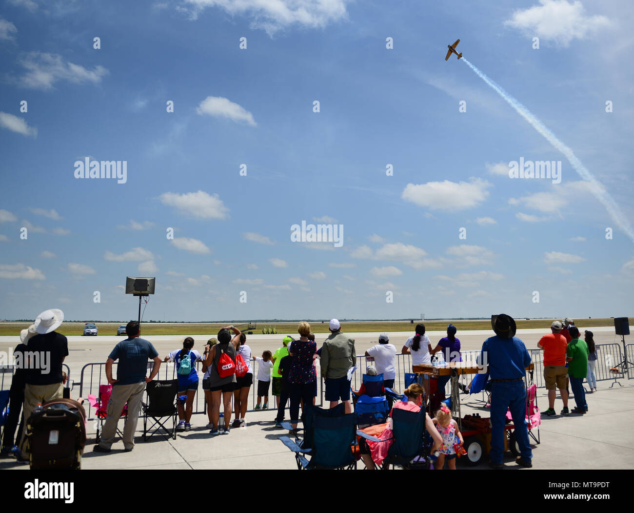 Attendees of Laughlin Air Force Base’s Fiesta of Flight open house and ...