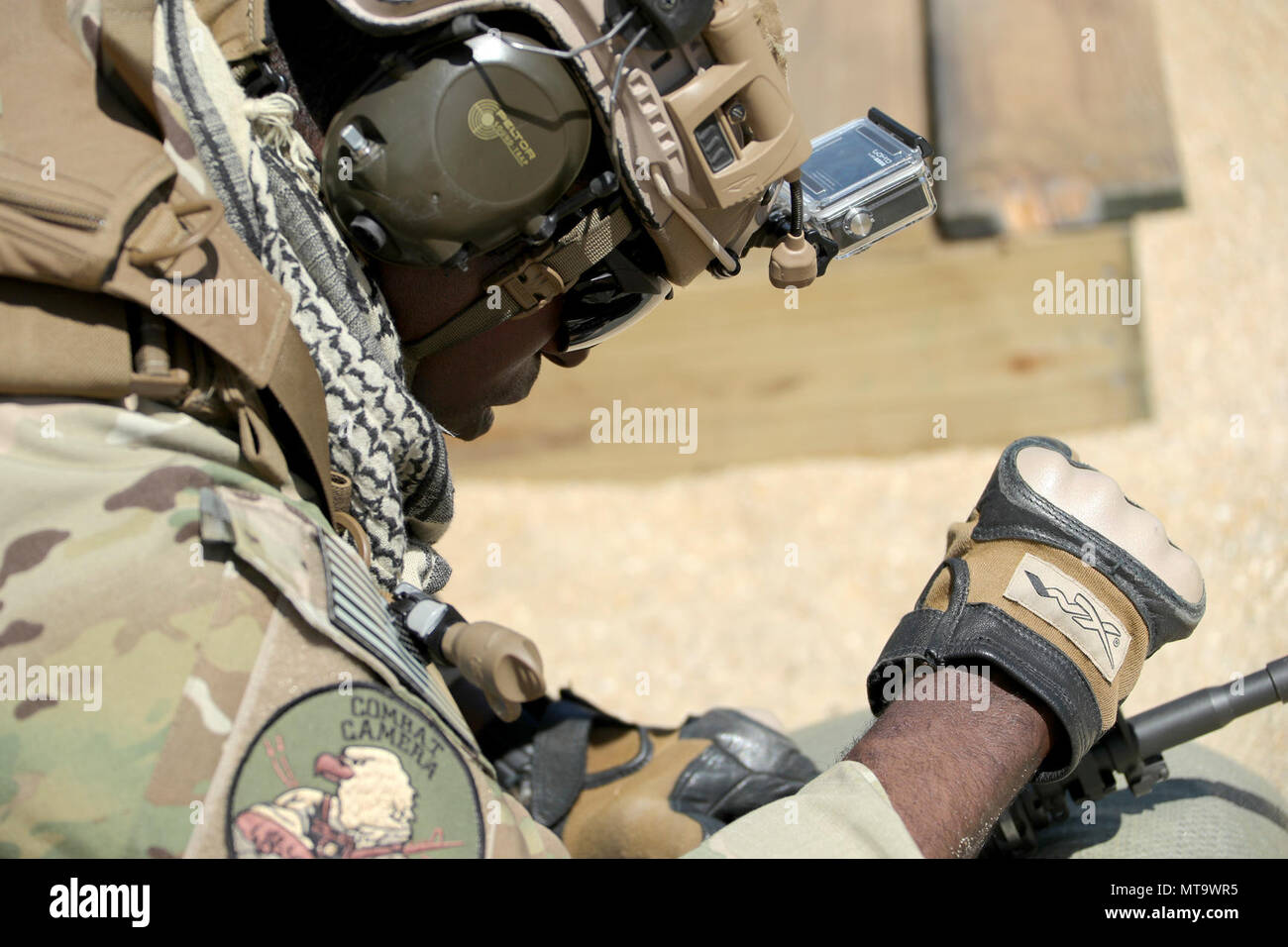 Fallen combat camera soldier hi-res stock photography and images - Alamy