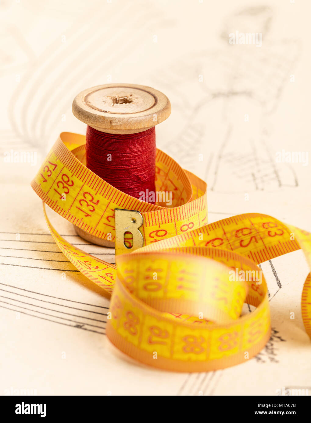 red thread and meter on background of paper pattern Stock Photo - Alamy