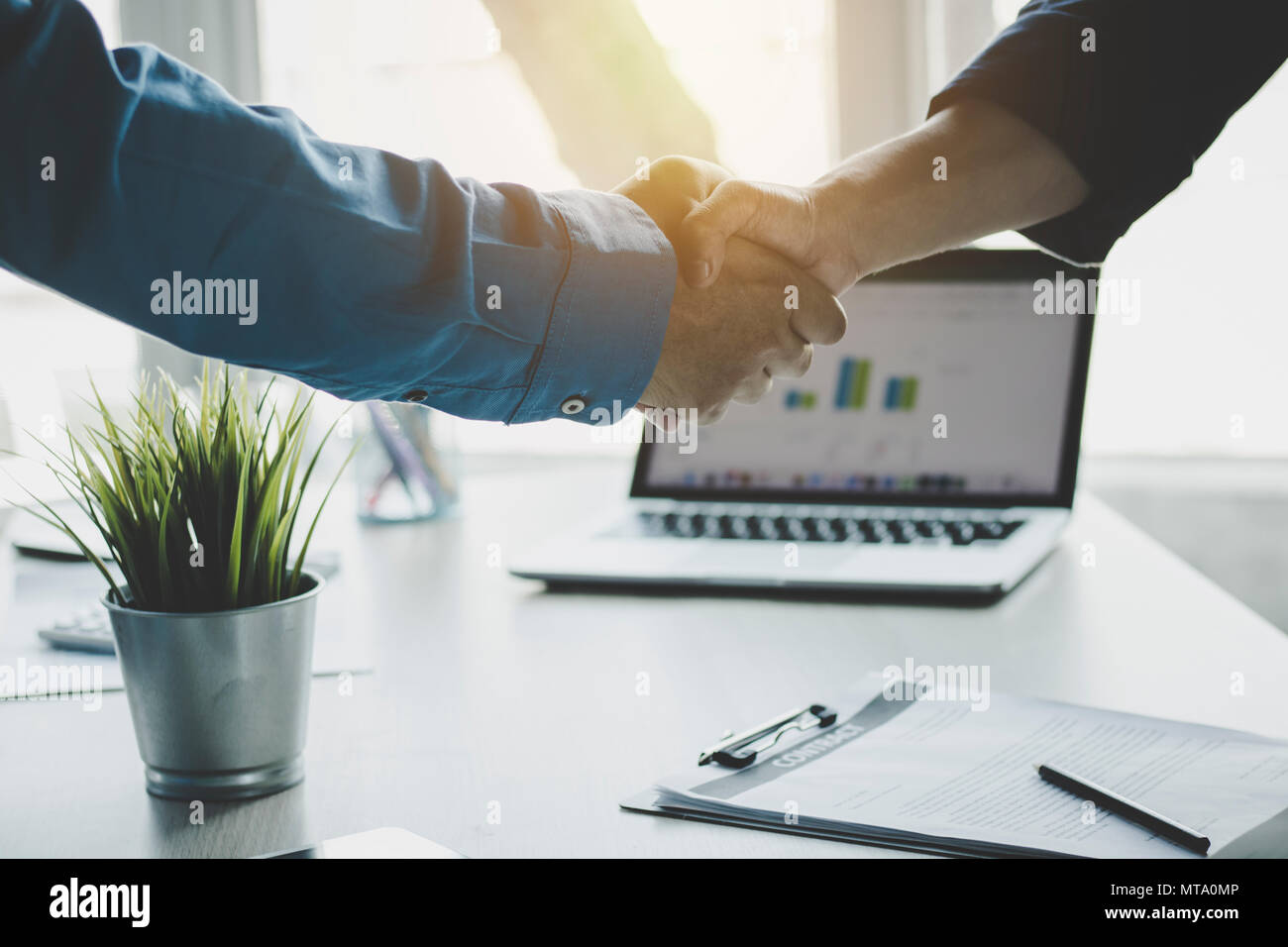 Successful negotiating business concept, Businessmen shaking hands ...