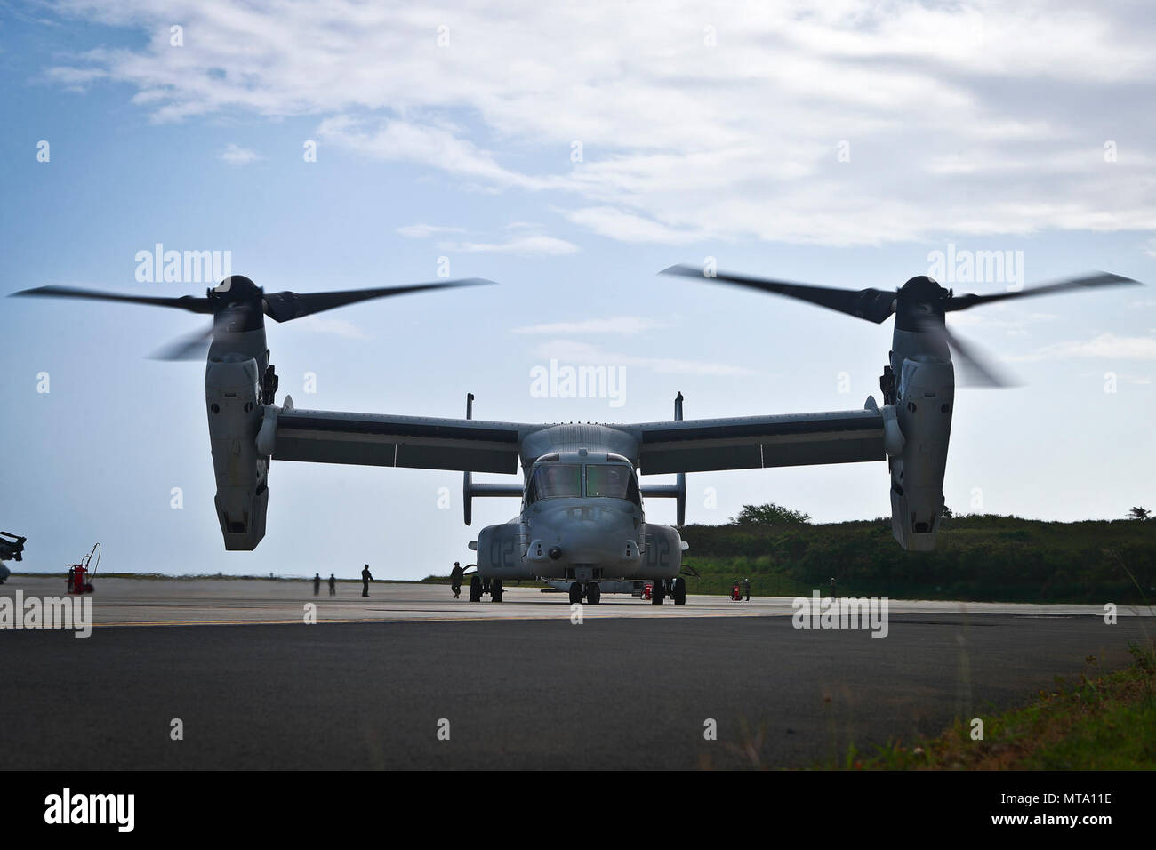 An MV-22 Osprey aircraft with Marine Medium Tiltrotor Squadron (VMM ...