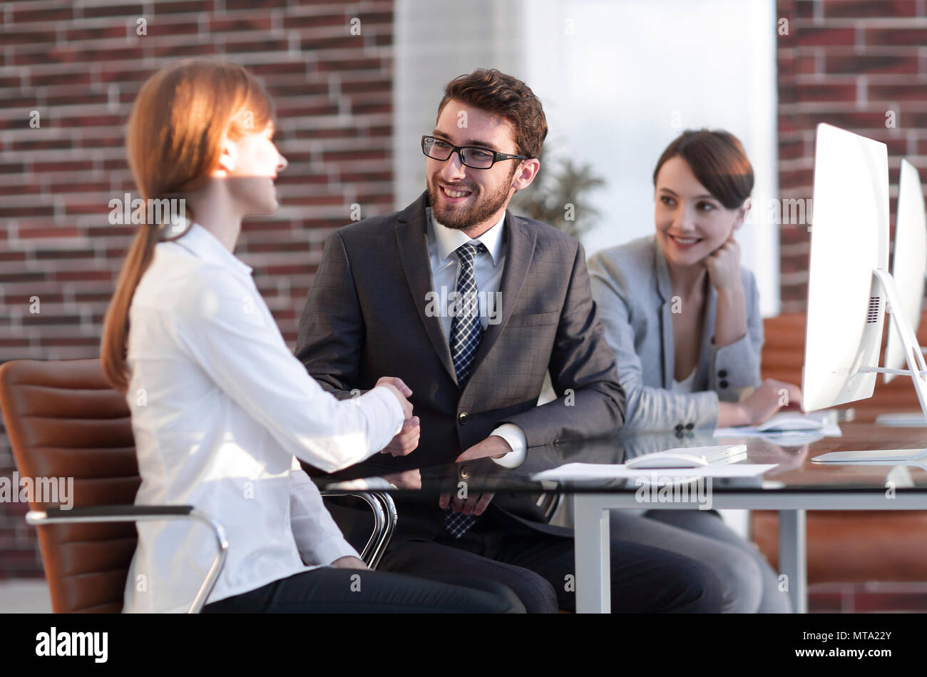 friendly handshake between colleagues in the office Stock Photo - Alamy