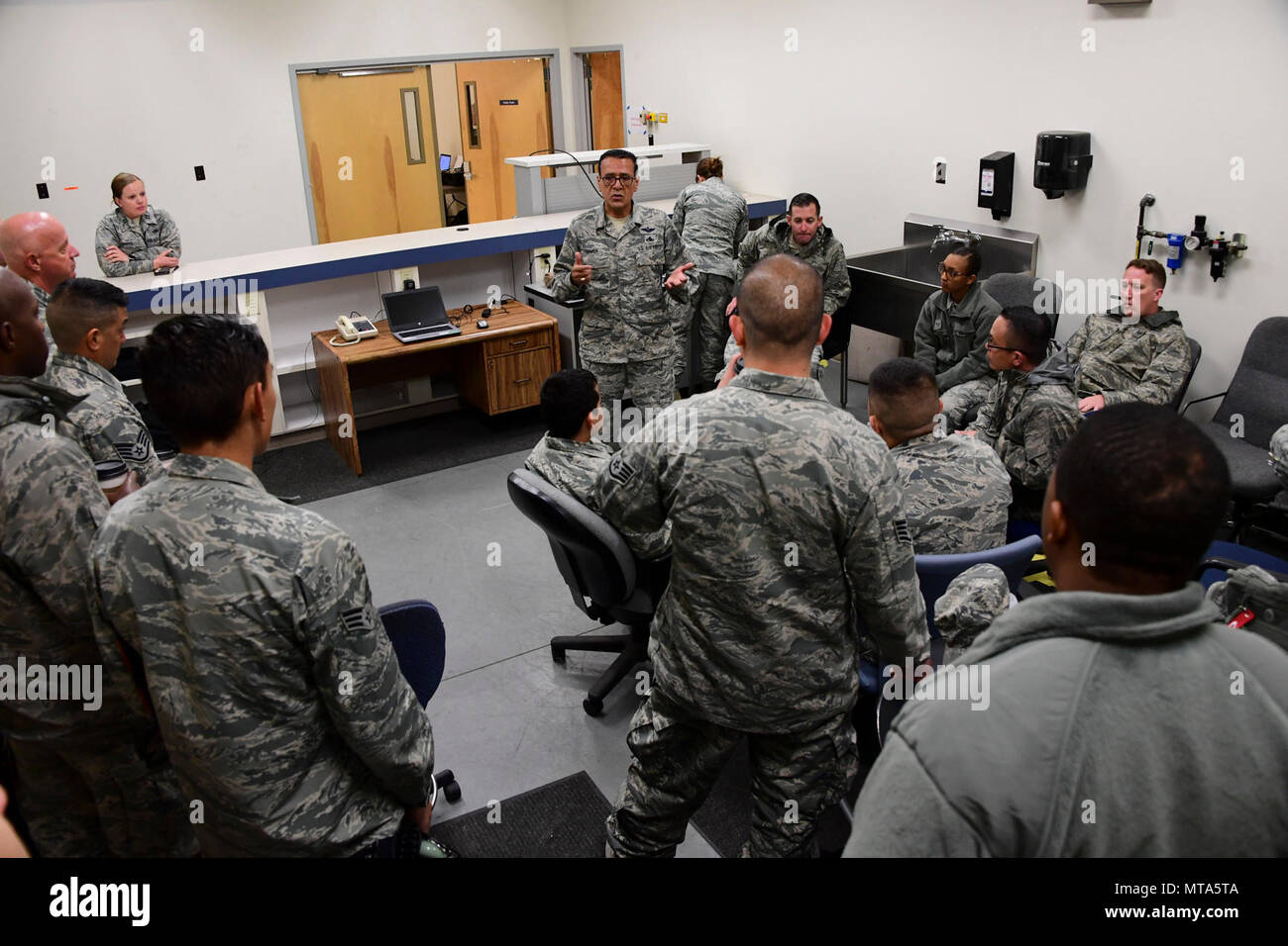 146th aircraft maintenance squadron hi-res stock photography and images ...