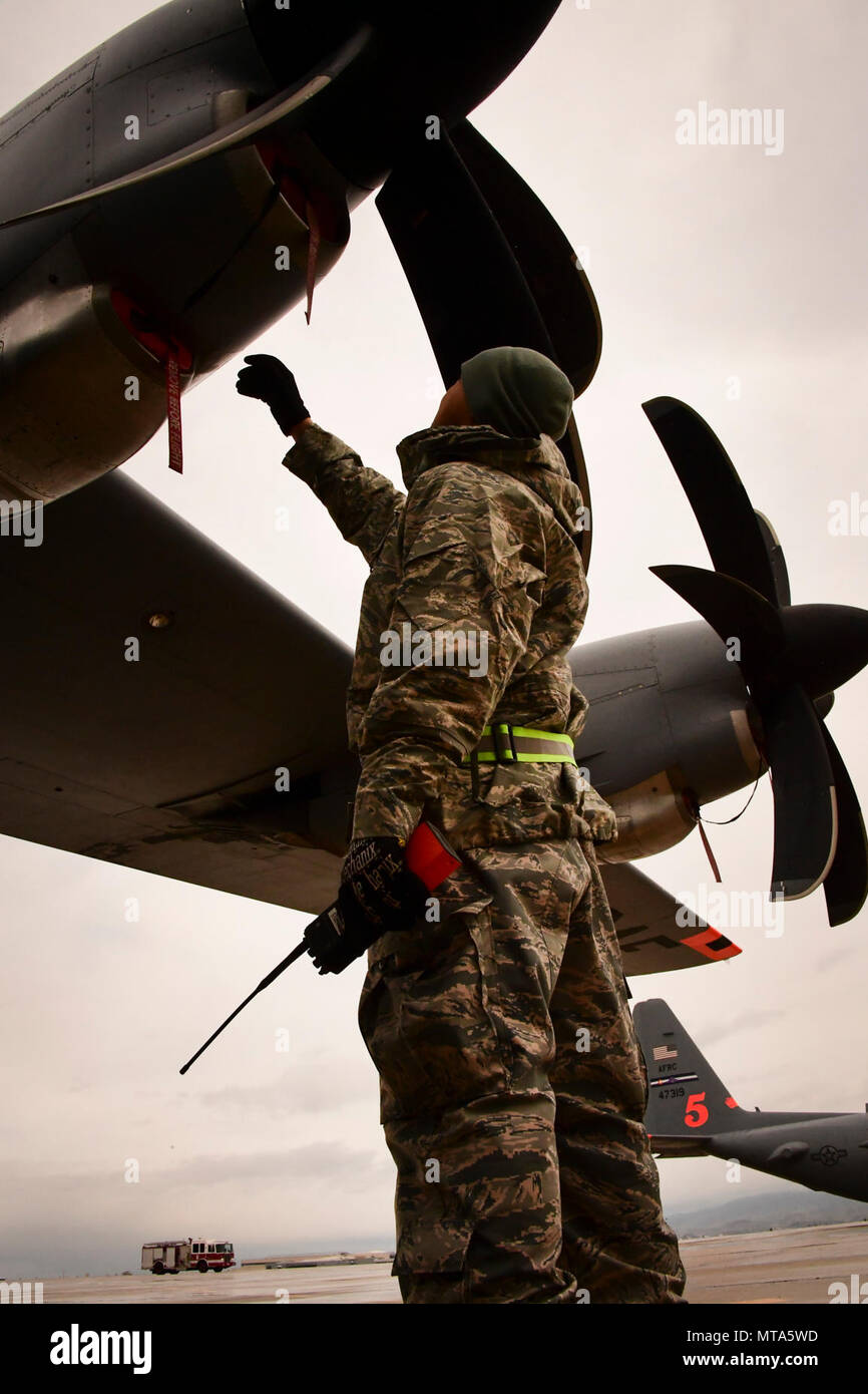 146th aircraft maintenance squadron hi-res stock photography and images ...
