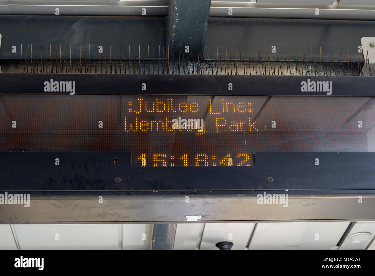 The entire Jubilee Line was suspended following a power failure ...