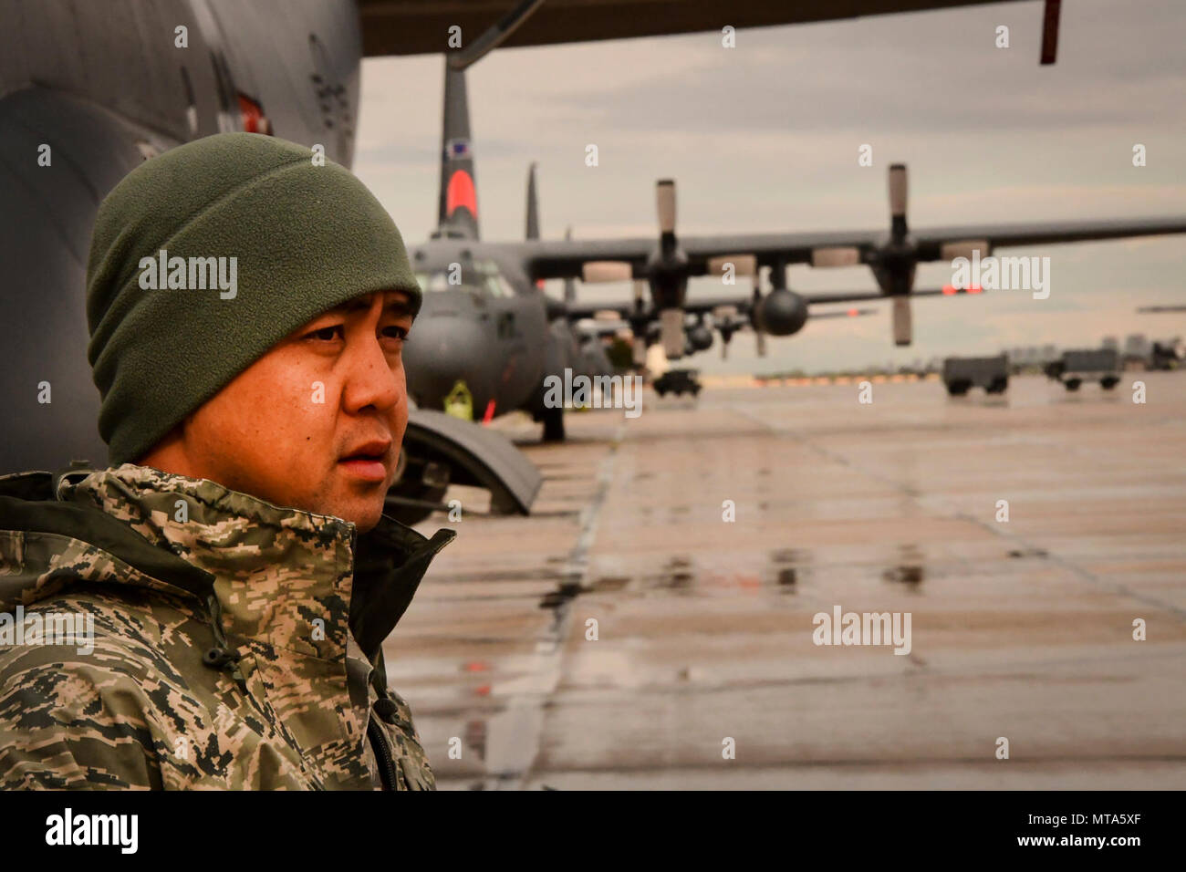 146th aircraft maintenance squadron hi-res stock photography and images ...